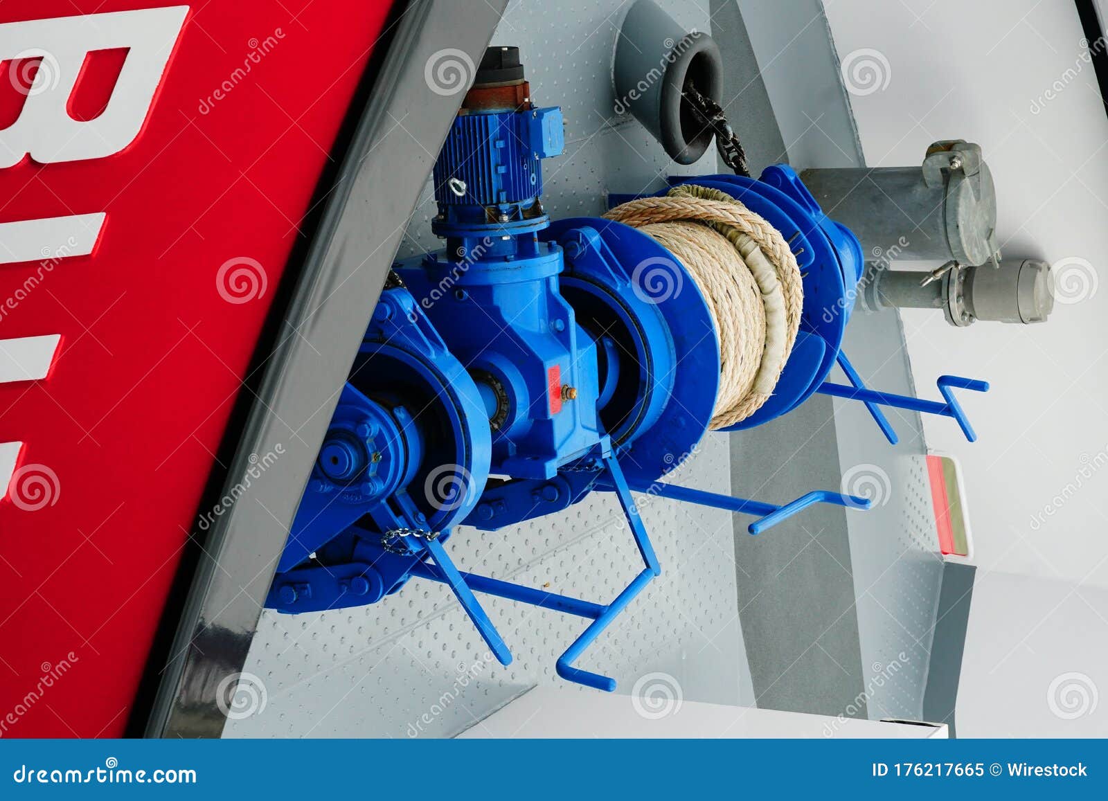 Cablegrama De Anclaje De Un Buque De Carga En Un Puerto Imagen de ...