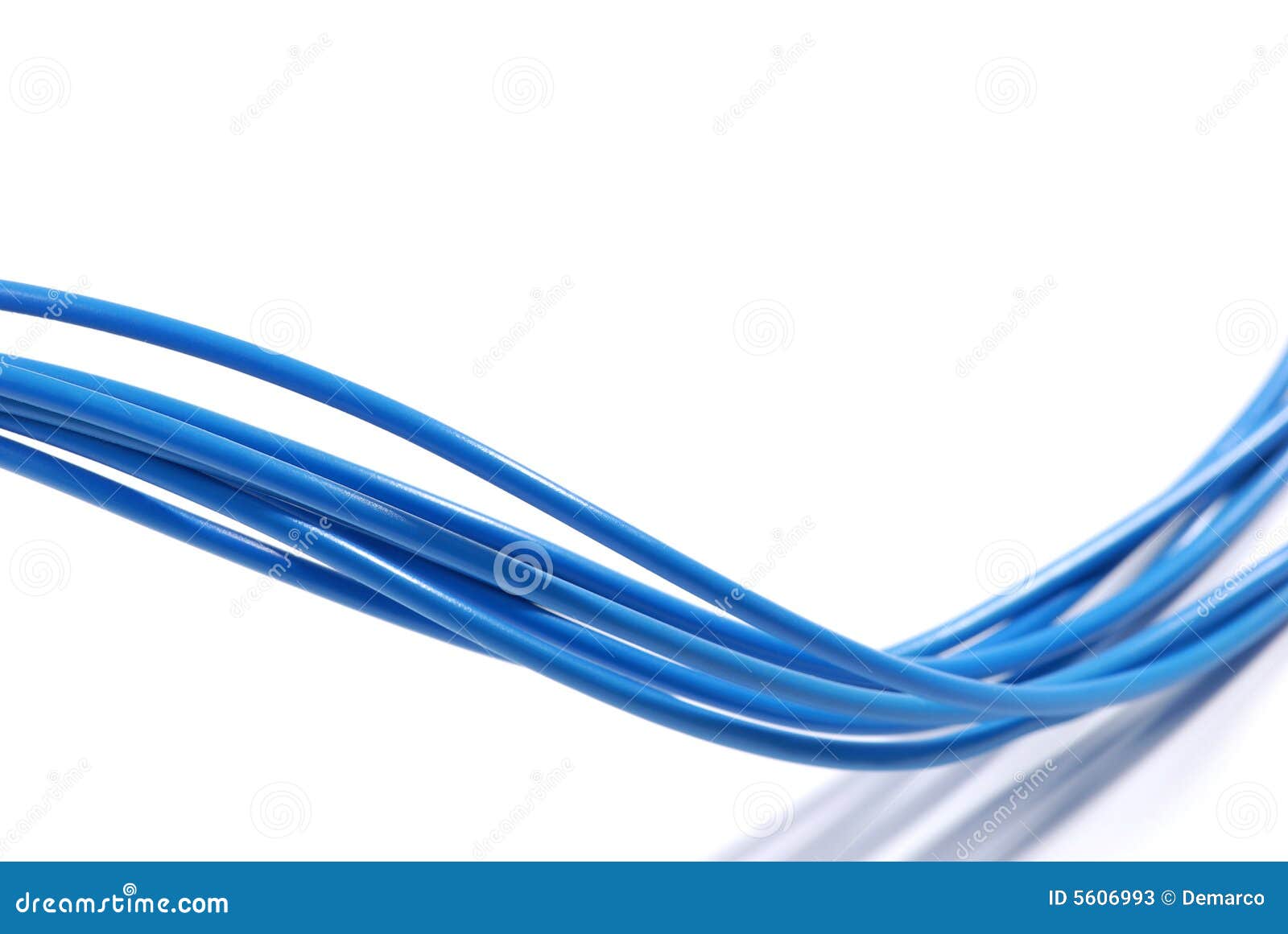 Cables azules imagen de archivo. Imagen de electricidad - 5606993