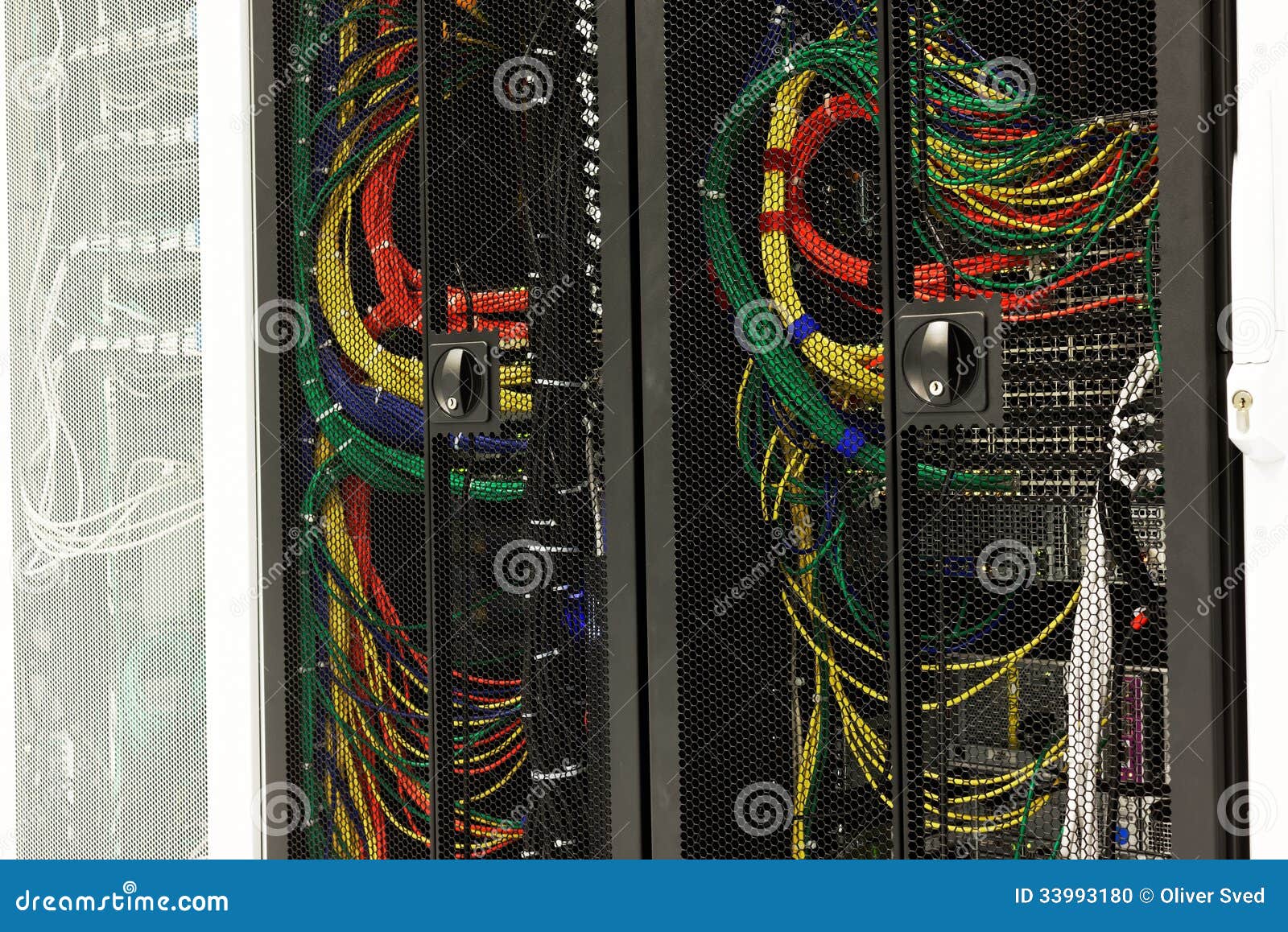 Cables De La Red De Un Servidor Foto de archivo - Imagen de cables ...