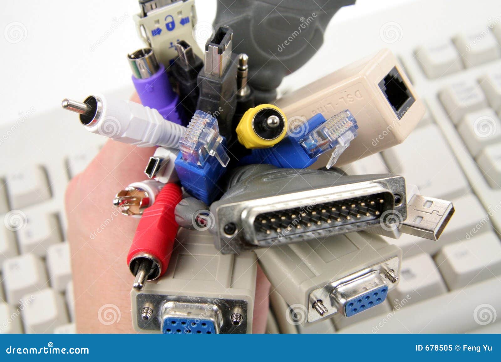 Cables del ordenador imagen de archivo. Imagen de alambre - 678505