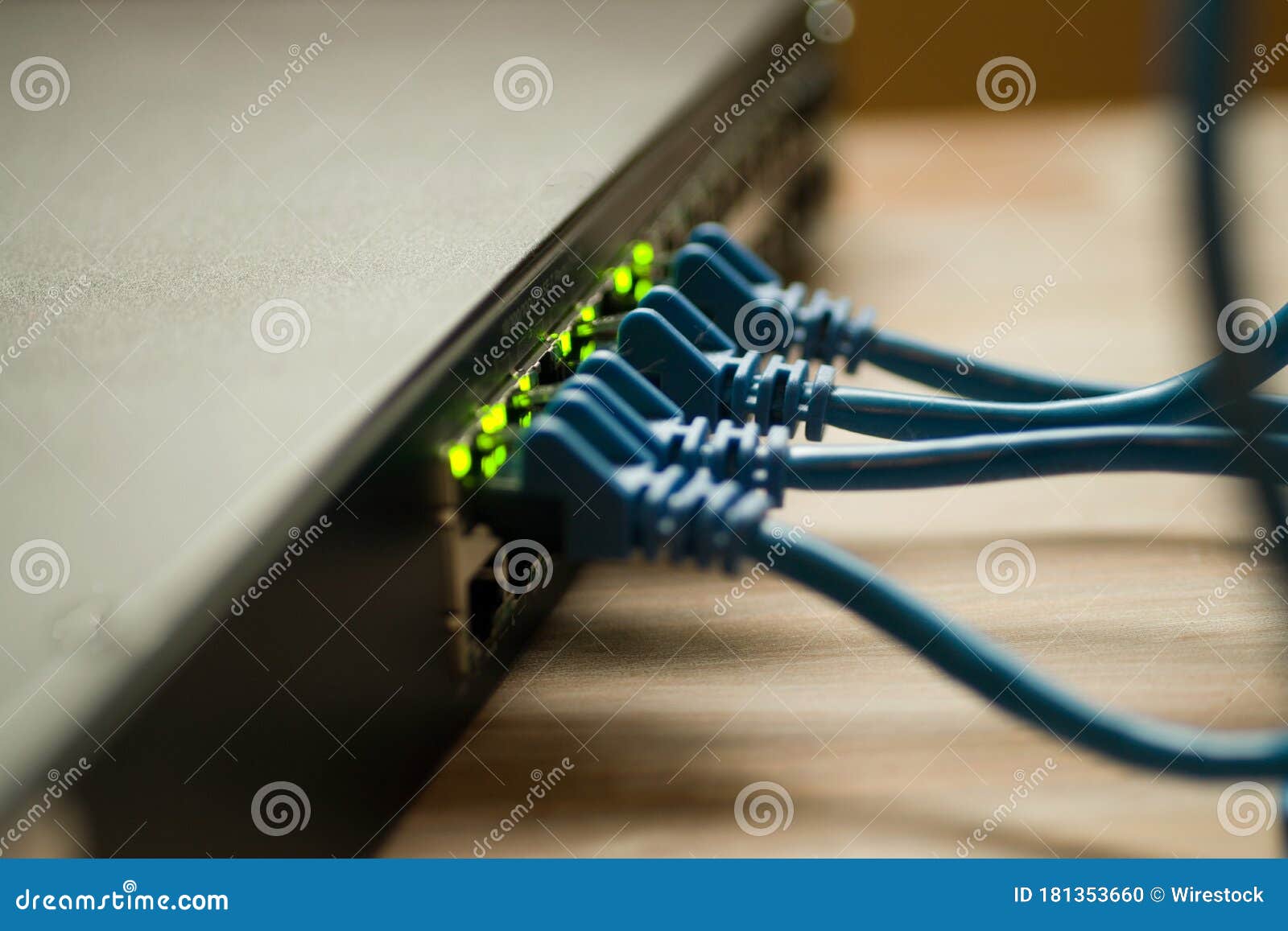 Cables Usb Azules Conectados Al Equipo Foto de archivo - Imagen de ...