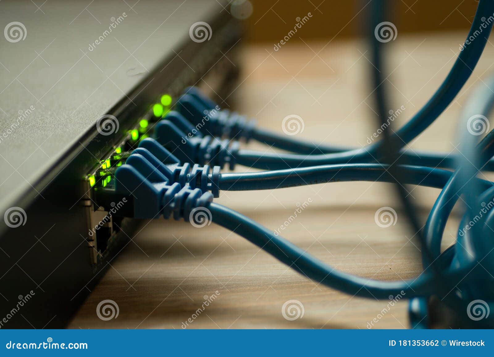 Cables Usb Azules Conectados Al Equipo Foto de archivo - Imagen de ...