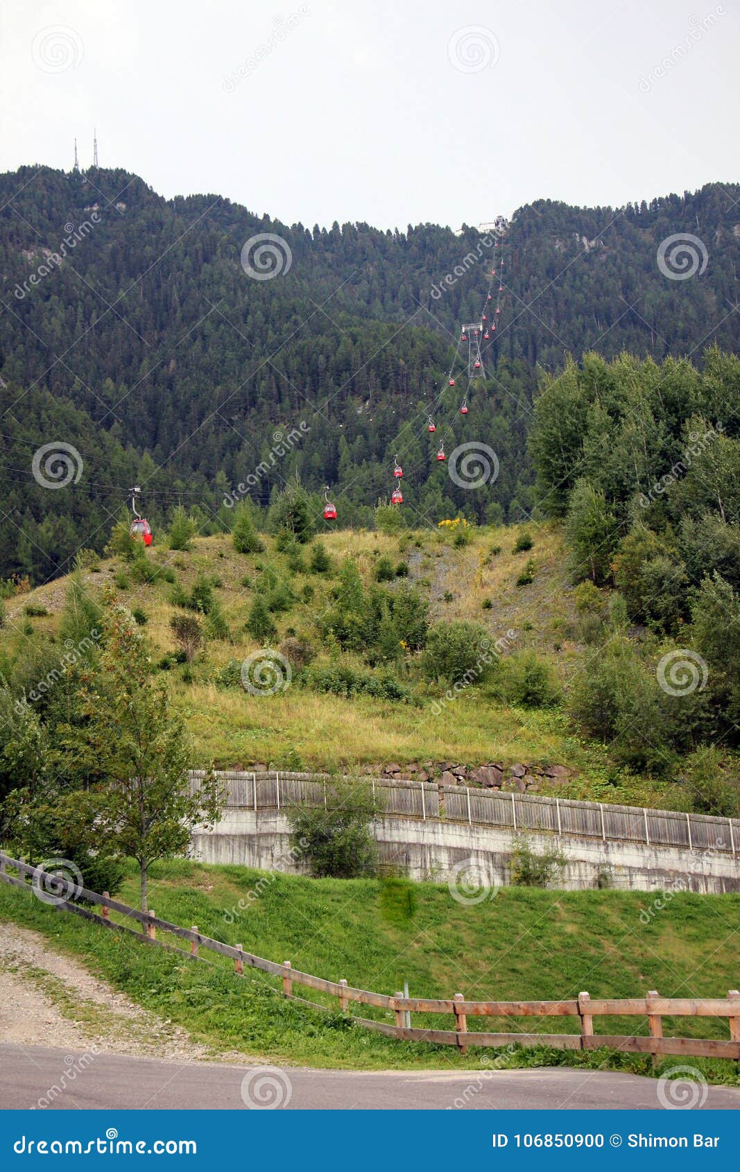Cable car in the mountains editorial image. Image of movement - 106850900