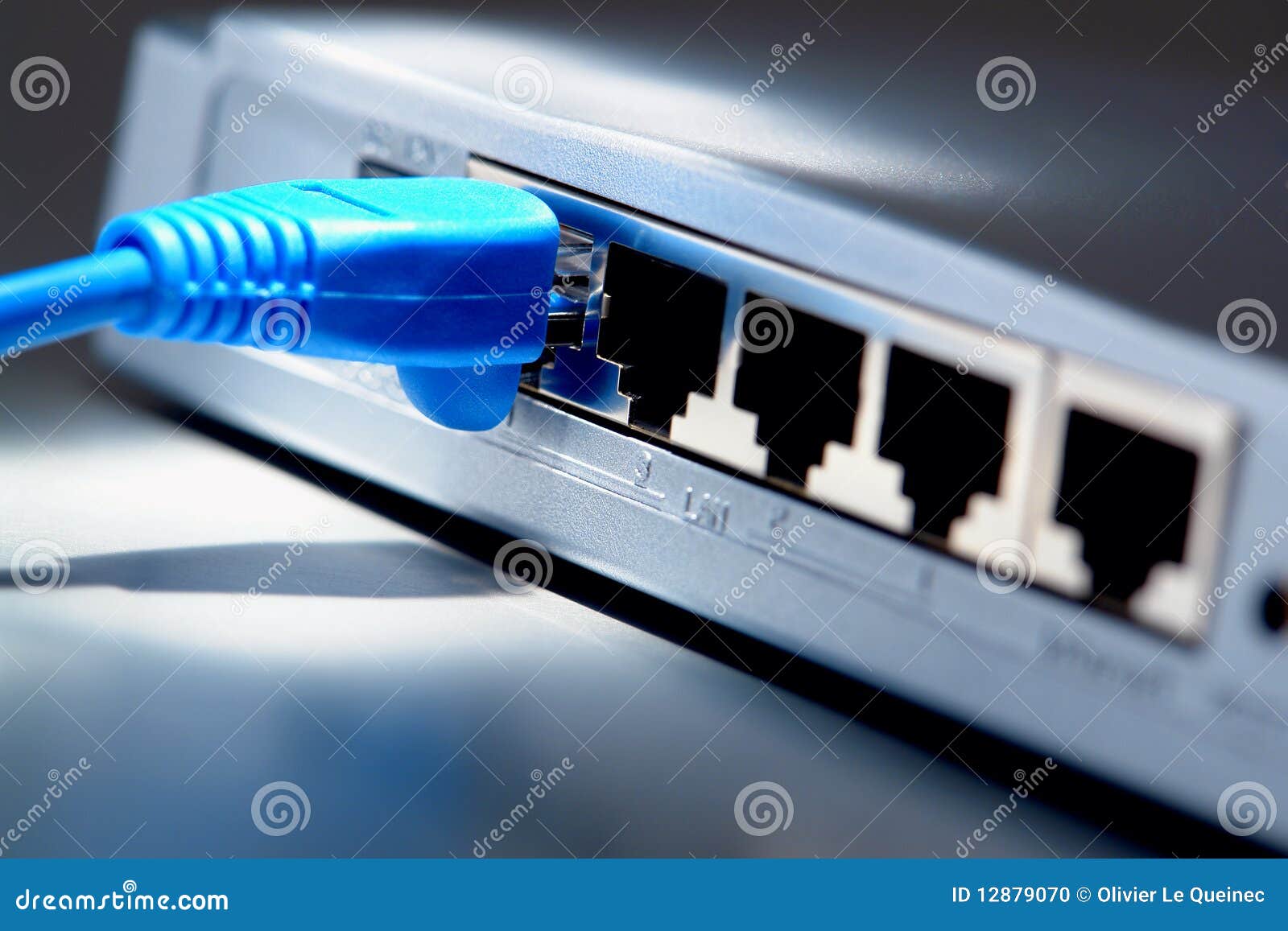 Cabo Da Rede Informática Do Ethernet No Router Foto de Stock - Imagem ...