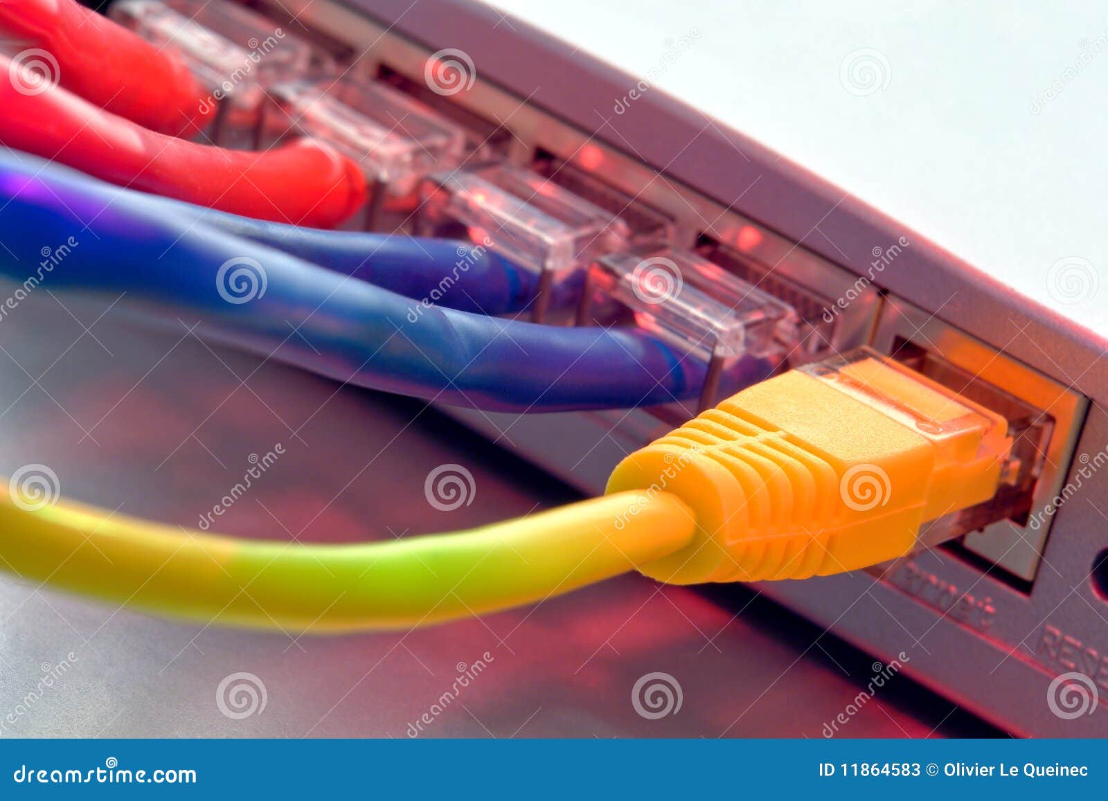 Cabos Da Rede Informática Do Ethernet No Router Imagem de Stock ...