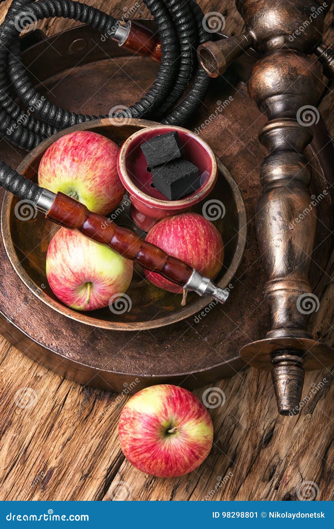 Cachimba Del Tabaco En Tabaco De La Manzana Imagen de archivo - Imagen ...