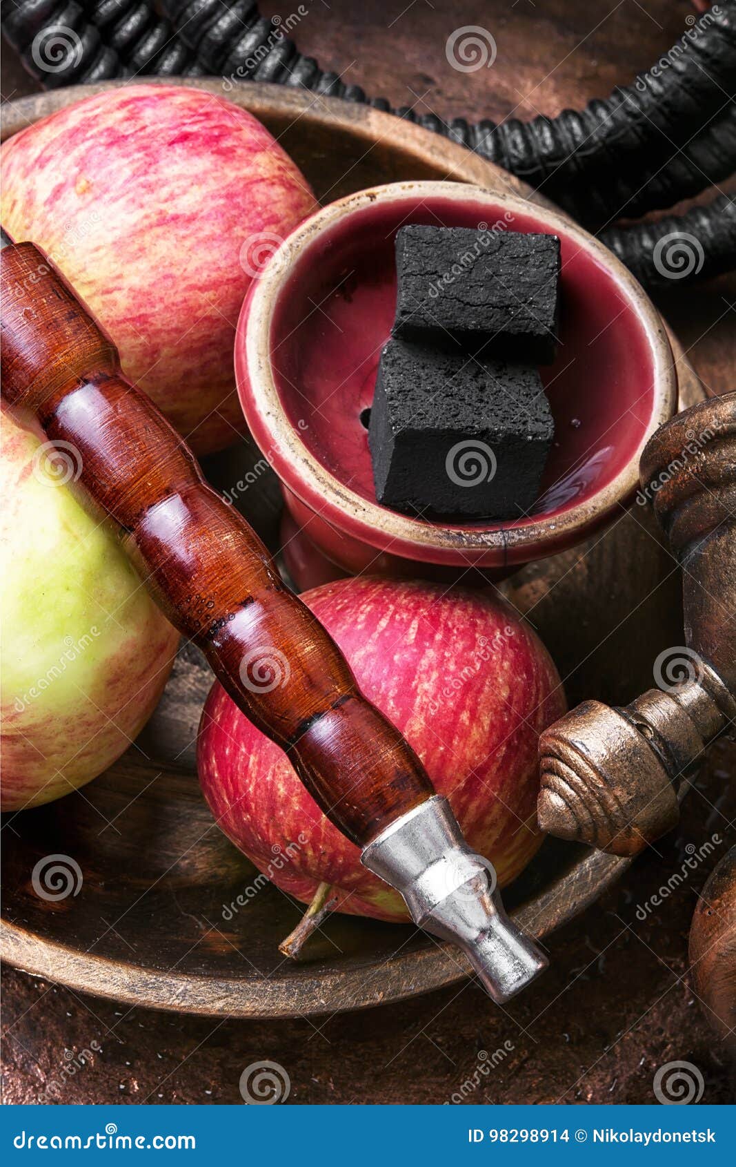 Cachimba Del Tabaco En Tabaco De La Manzana Foto de archivo - Imagen de ...