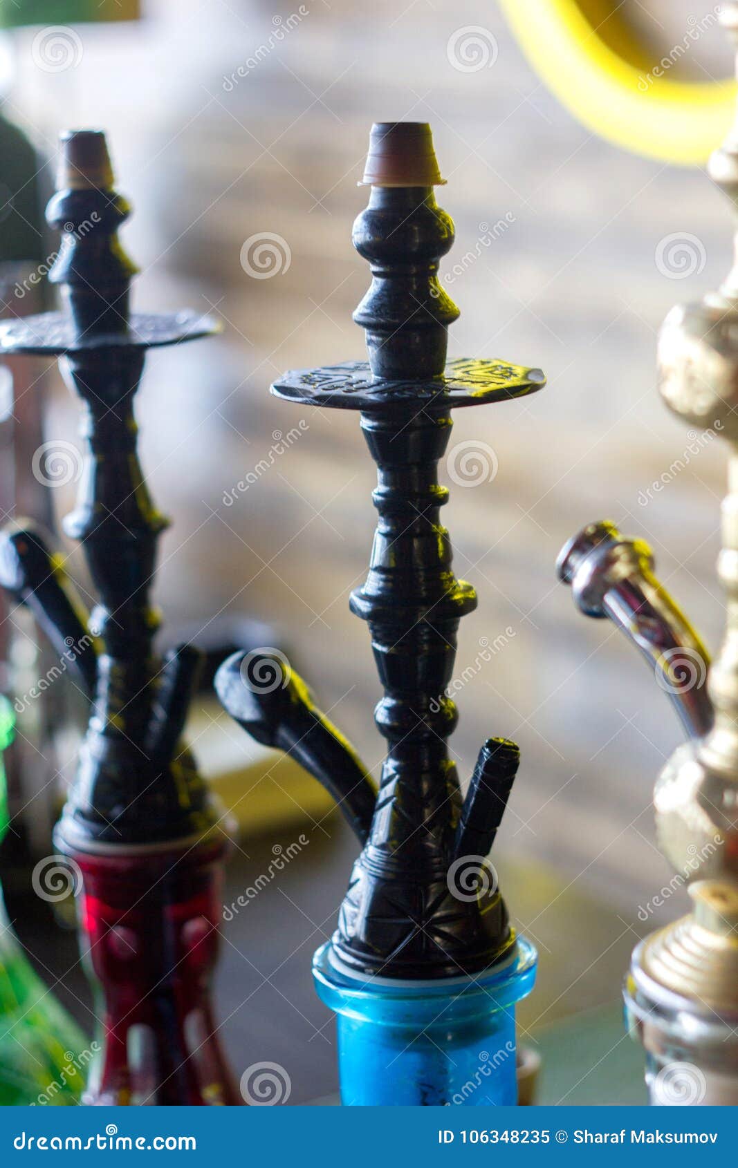 Cachimba Para Fumar En Una Barra De La Cachimba Imagen de archivo ...