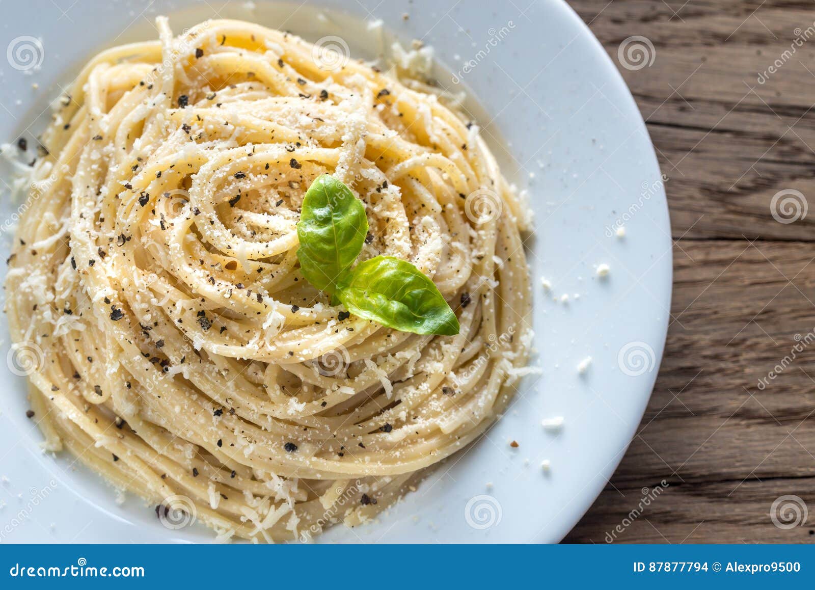 Cacio E Pepe - Spaghetti with Cheese and Pepper Stock Photo - Image of ...