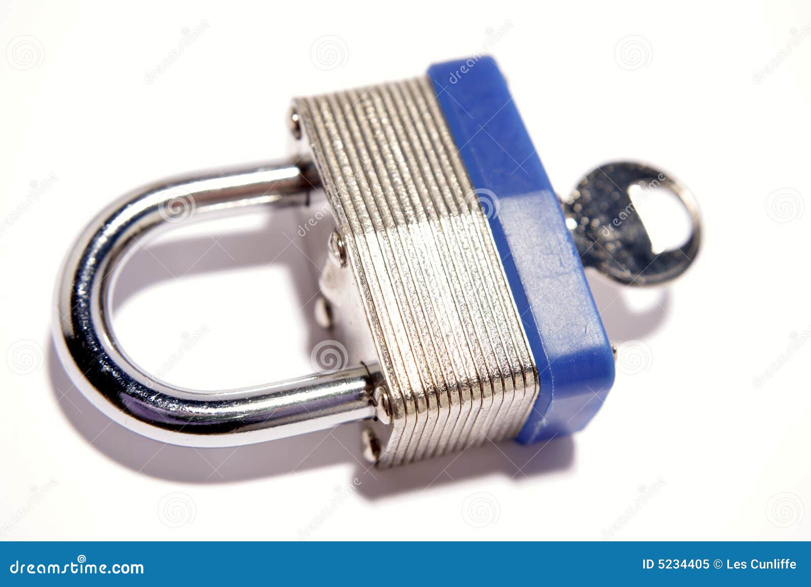 Cadeado e chave imagem de stock. Imagem de fechamento - 5234405