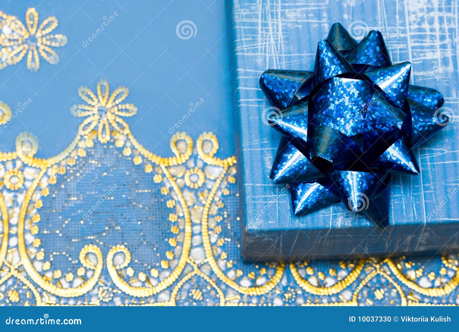 1,187 Cadeau Bleu De Proue Photos libres de droits et gratuites de ...