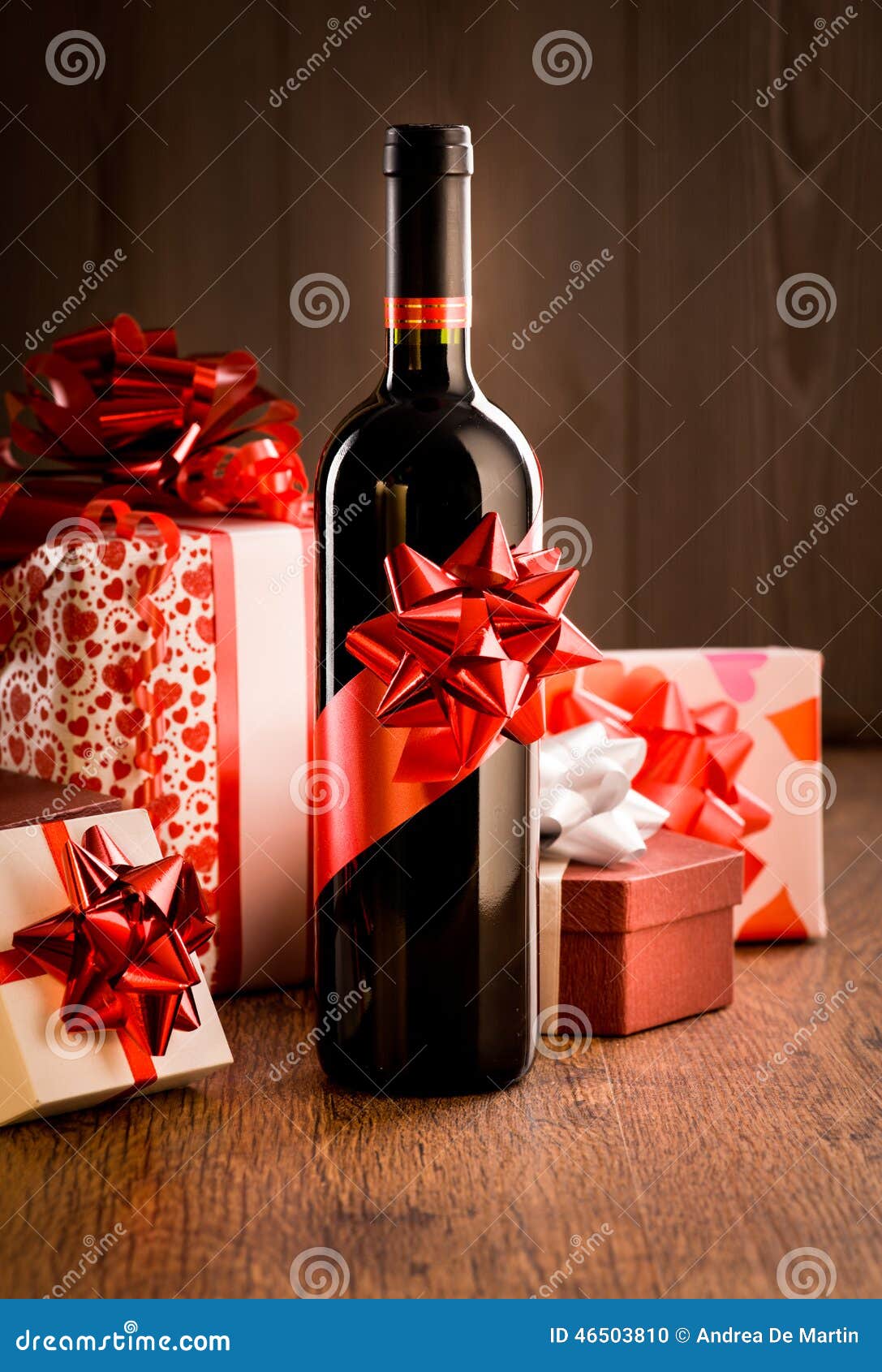 Cadeau Exclusif De Bouteille De Vin Photo stock - Image du rouge, luxe ...