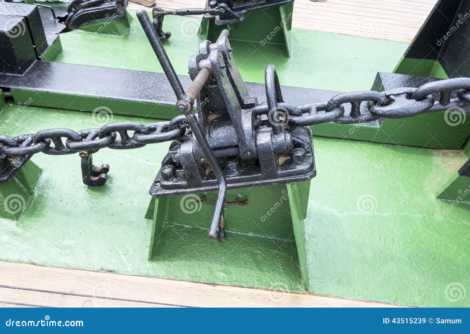Cadena De Ancla De La Nave En El Barco Imagen de archivo - Imagen de ...