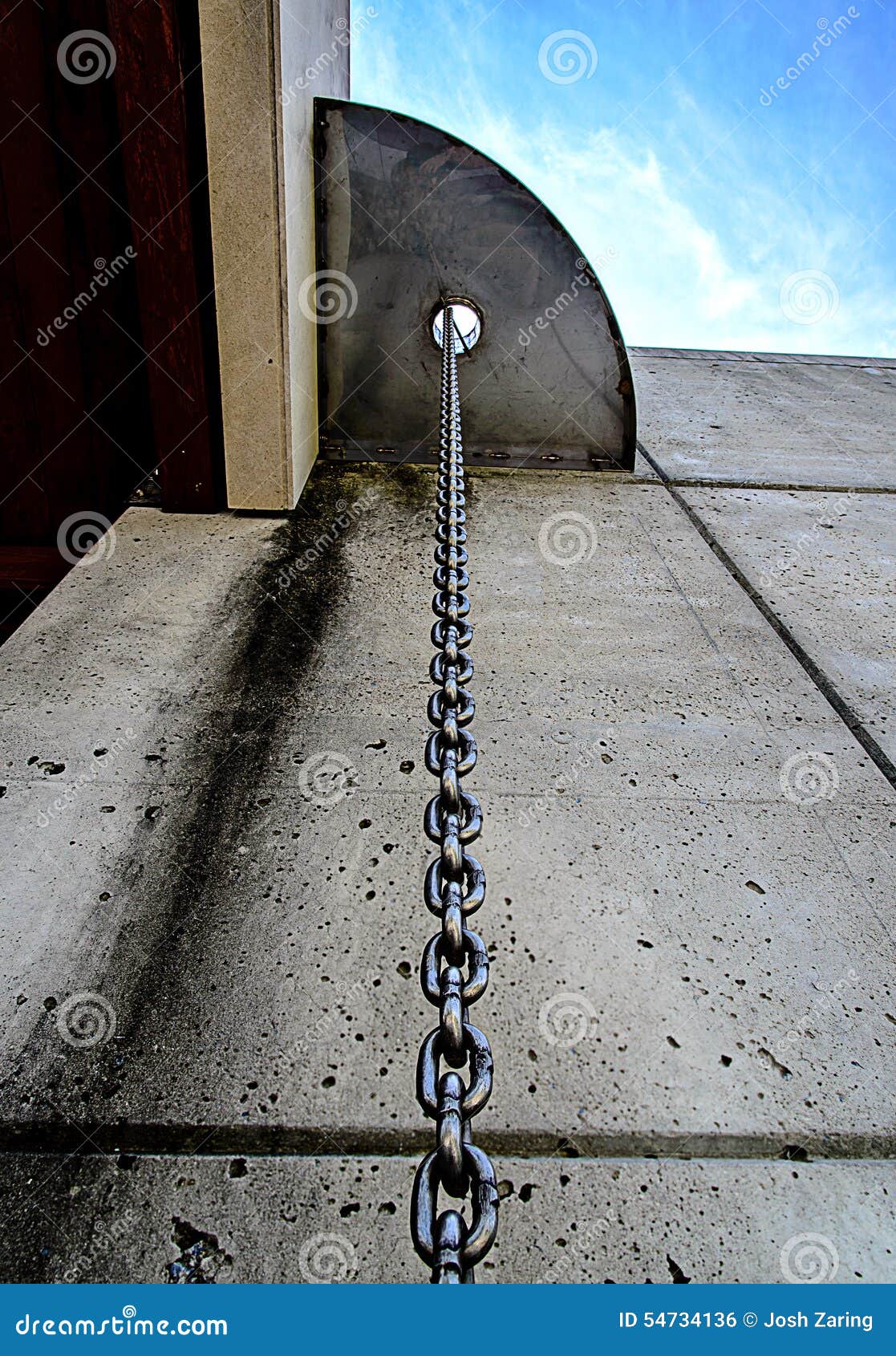 Cadena Grande Contra El Muro De Cemento Foto de archivo - Imagen de ...