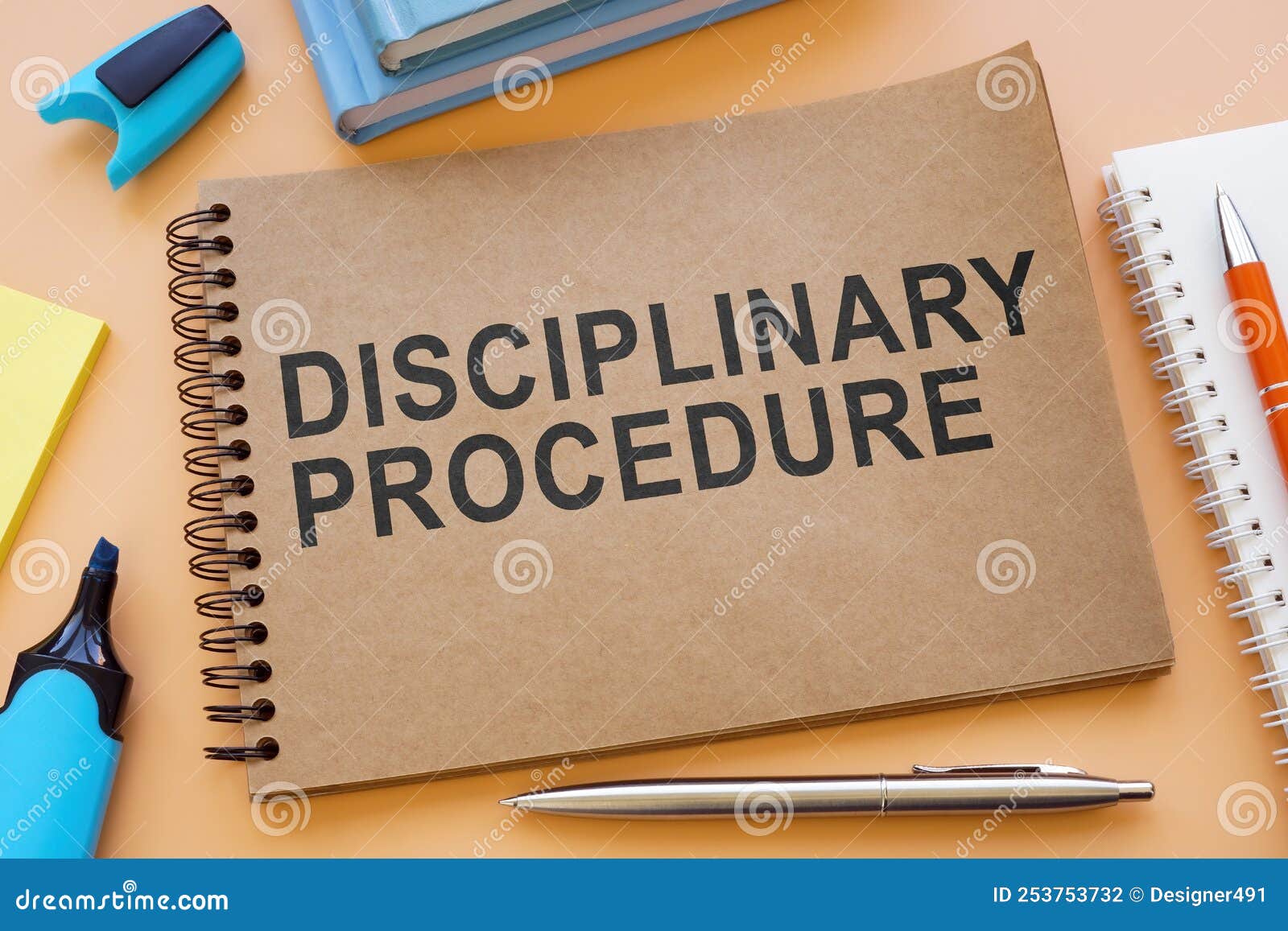 Caderno Sobre O Processo Disciplinar Com Documentos Sobre a Mesa. Foto ...