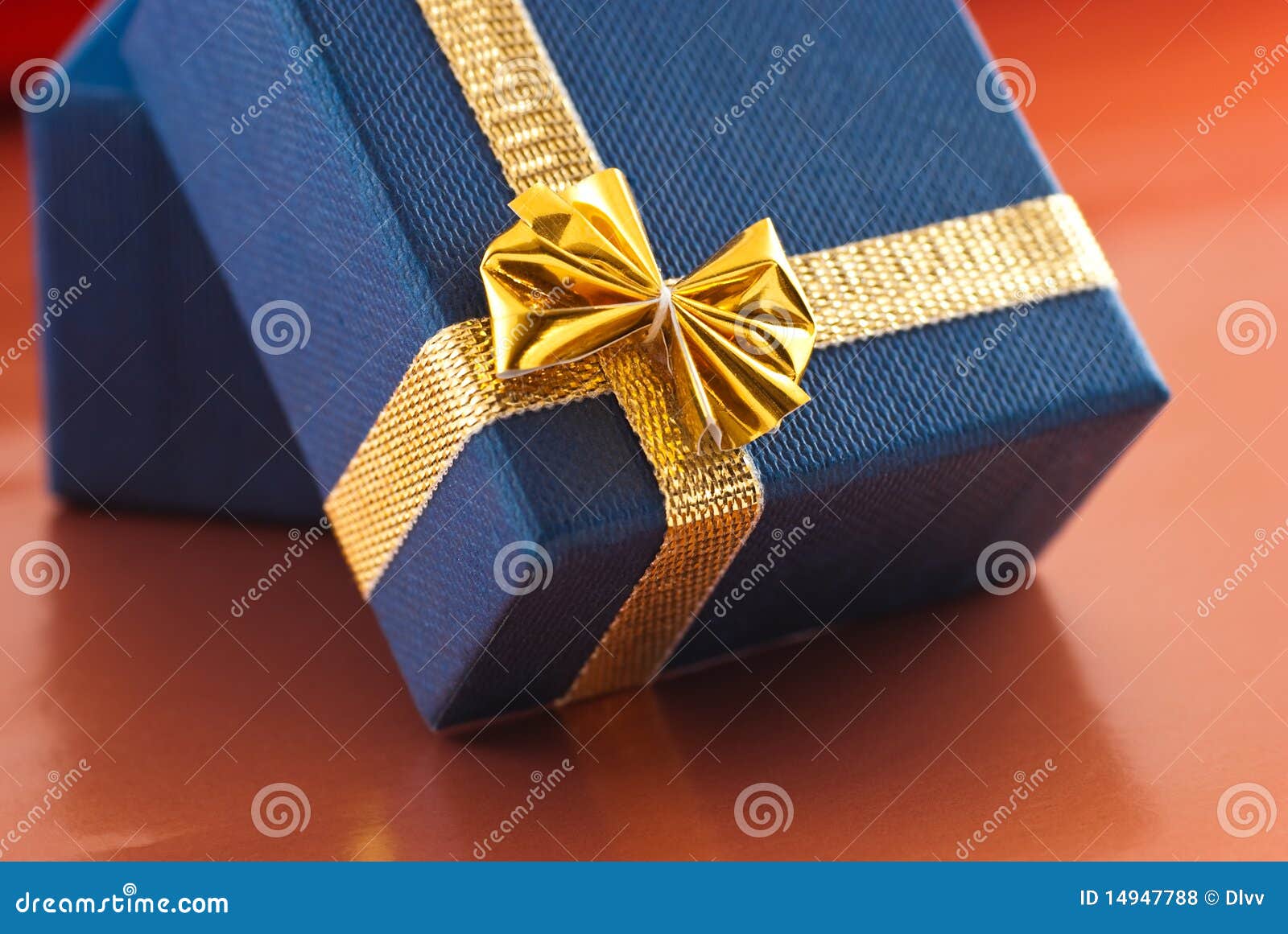 Cadre De Cadeau Bleu Avec La Proue Photo stock - Image du objet, fête ...