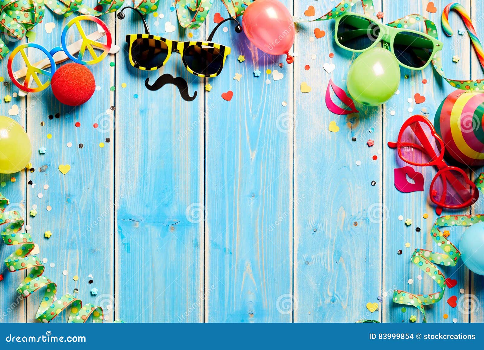 Cadre De Carnaval Avec Des Accessoires De Costume Photo stock - Image ...