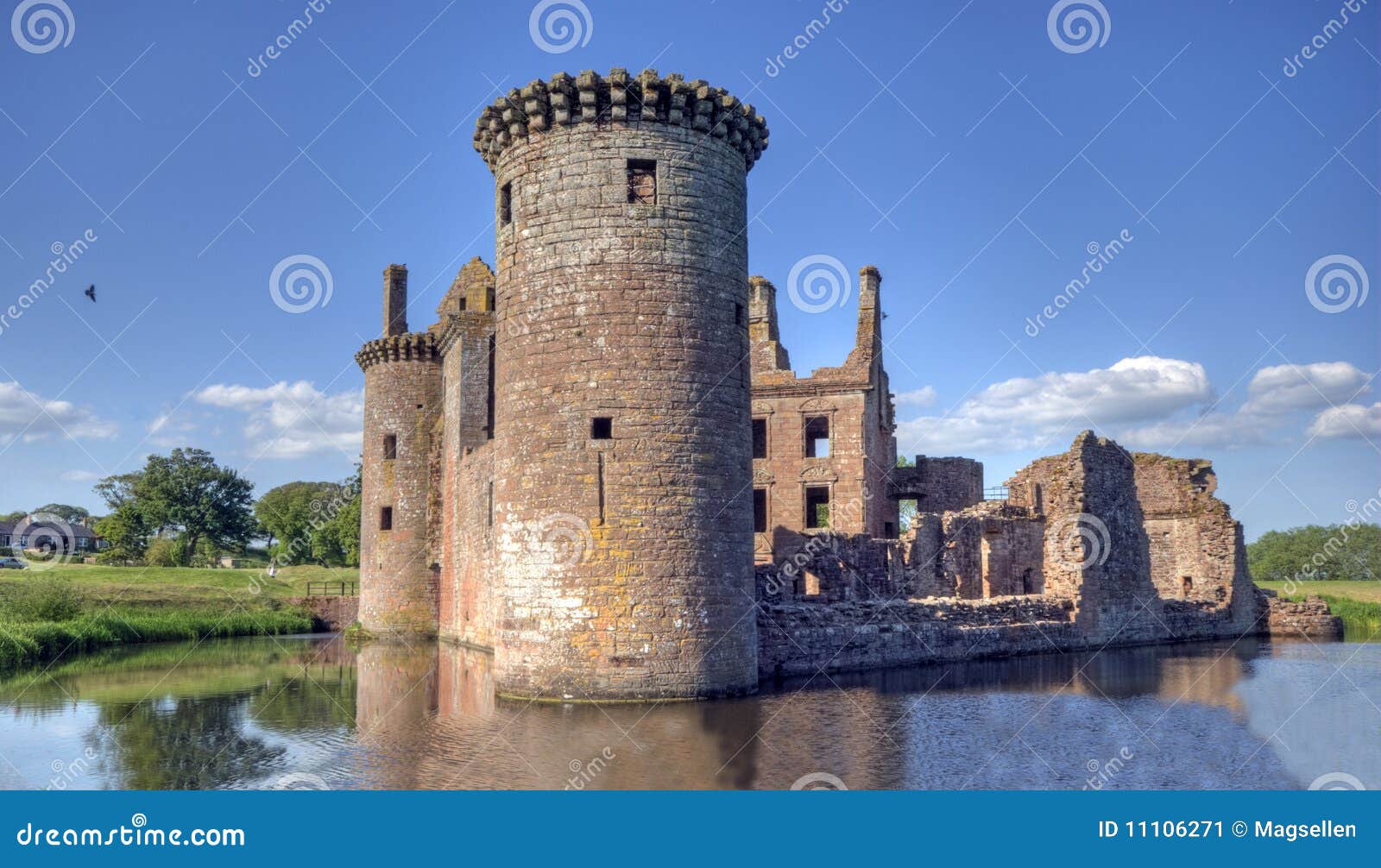 Caerlaverock castle stock image. Image of castle, water - 11106271