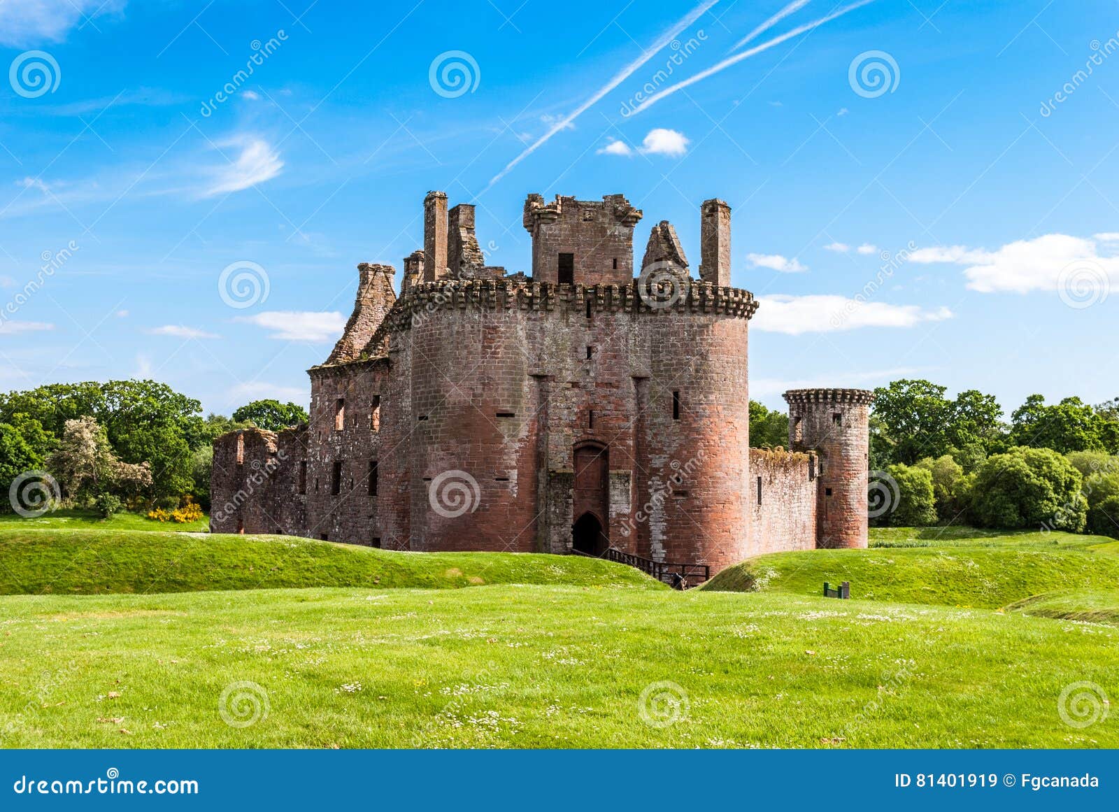 Caerlaverock Castle, Scotland. Stock Image - Image of defense, cloud ...