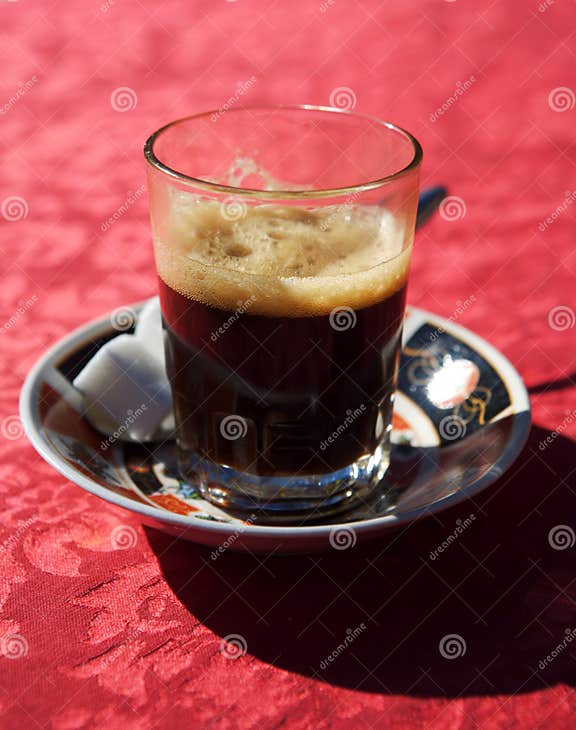 Café árabe imagen de archivo. Imagen de mantel, rojo, café - 1710645