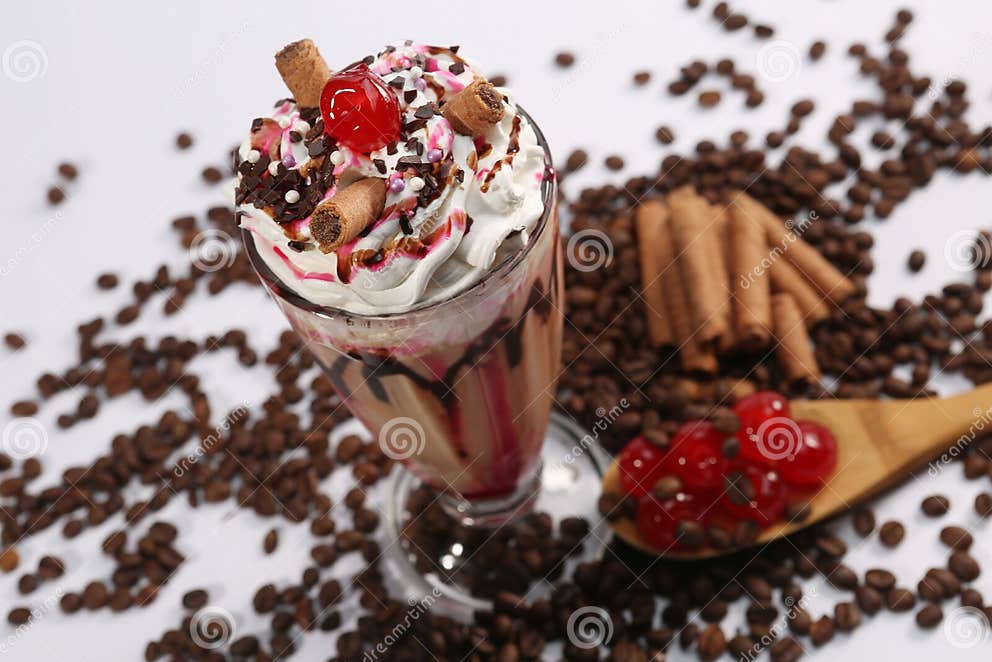 Café De Milk-shake Avec Différentes Saveurs Photo stock - Image du café ...