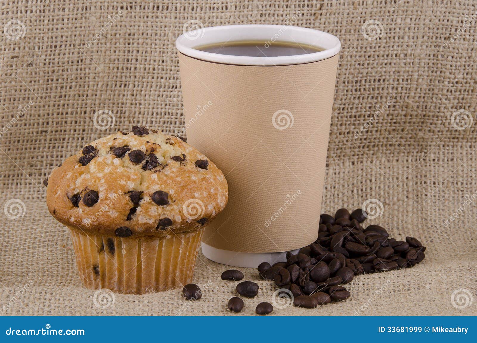 Café e queque imagem de stock. Imagem de bebida, chocolate - 33681999