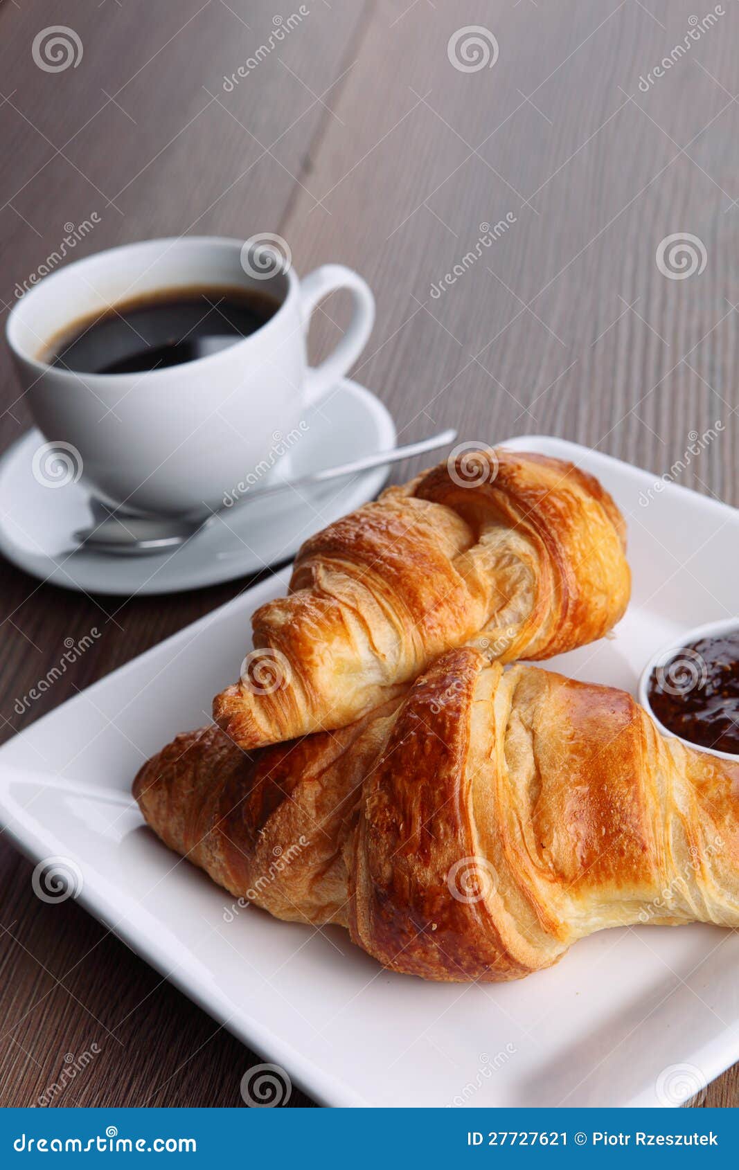 Café et croissant image stock. Image du liquide, boulangerie - 27727621