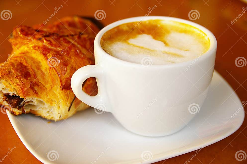 Café y bocado imagen de archivo. Imagen de café, capuchino - 21816445