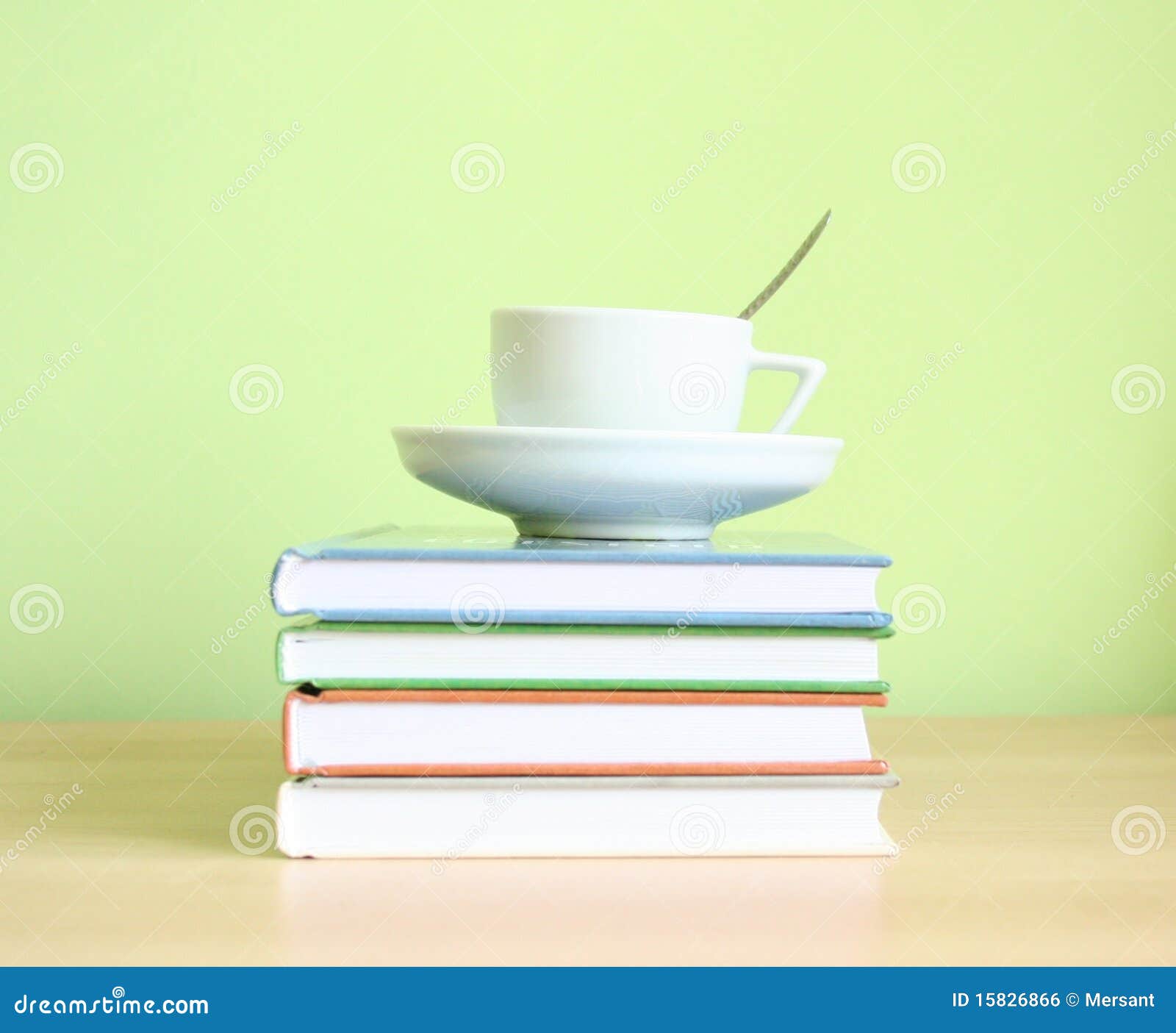 Café y libros foto de archivo. Imagen de lectura, libro - 15826866