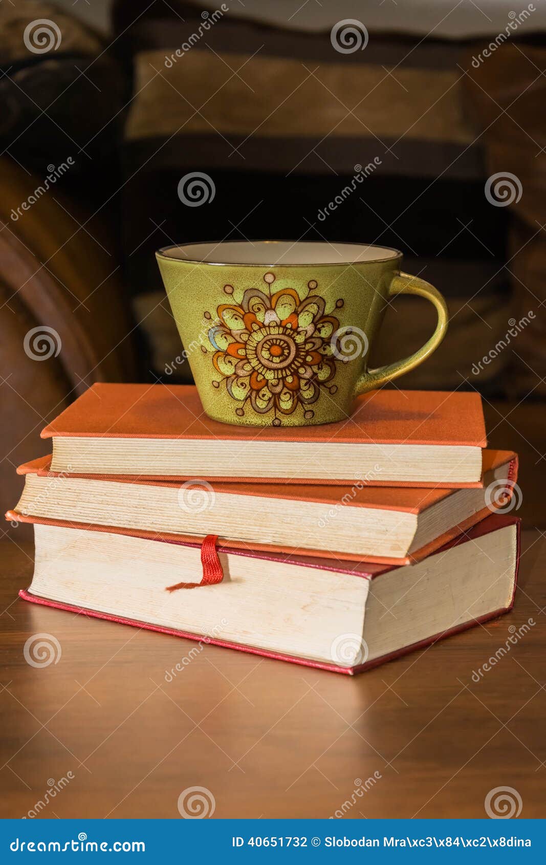 Café y libros foto de archivo. Imagen de negro, estudio - 40651732