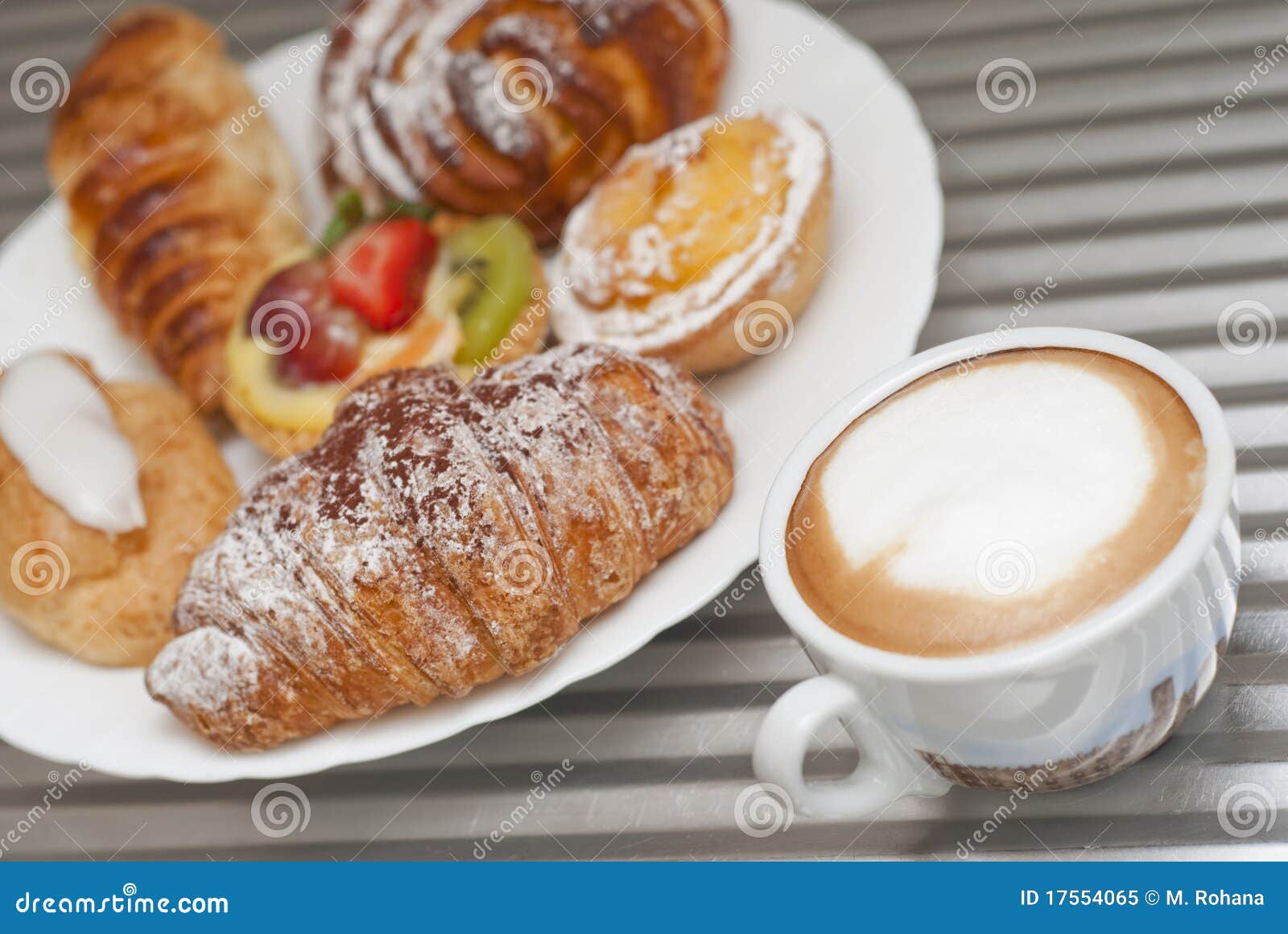 Café y pasteles imagen de archivo. Imagen de barra, comida - 17554065