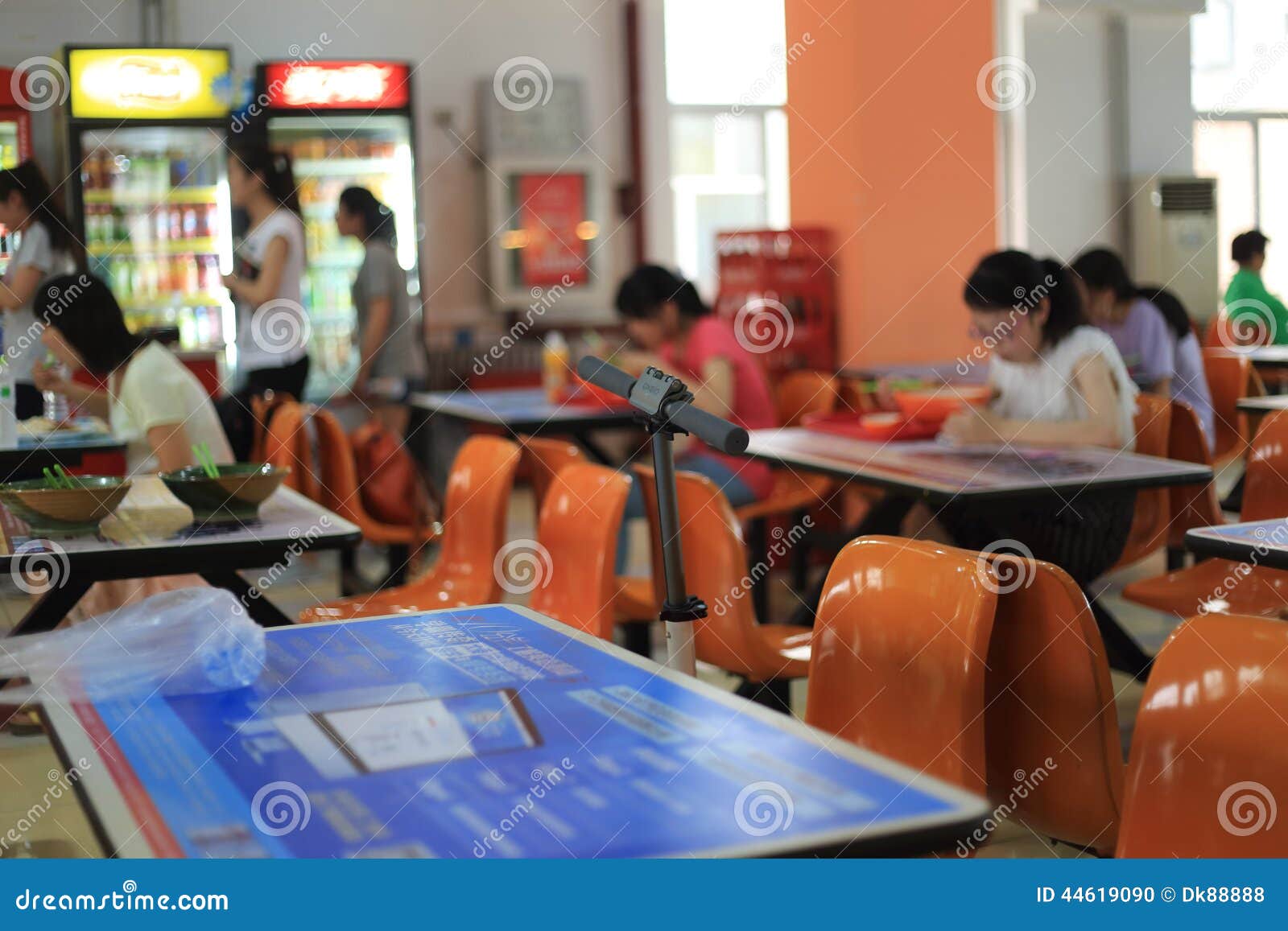 Cafetería De La Universidad Imagen editorial - Imagen de puerta ...