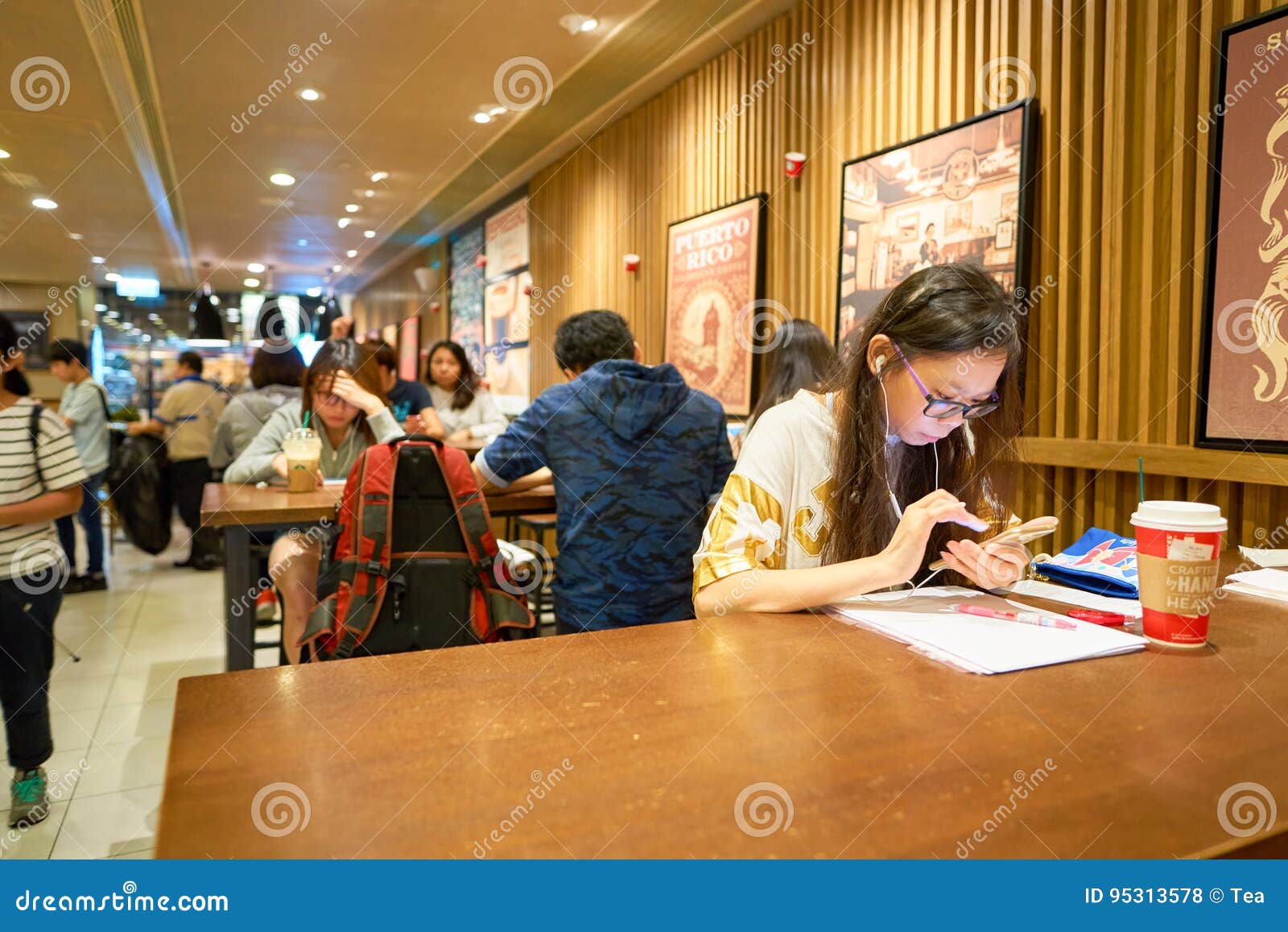 Cafetería de Starbucks foto de archivo editorial. Imagen de almacén ...