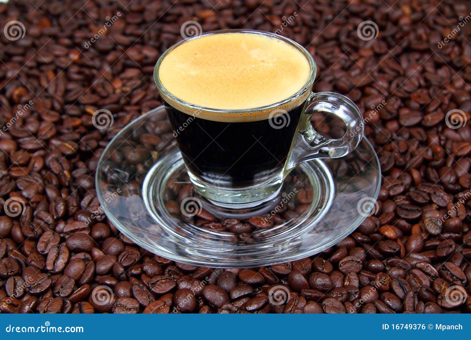 Caffè Espresso in Una Tazza Trasparente Fotografia Stock - Immagine di ...