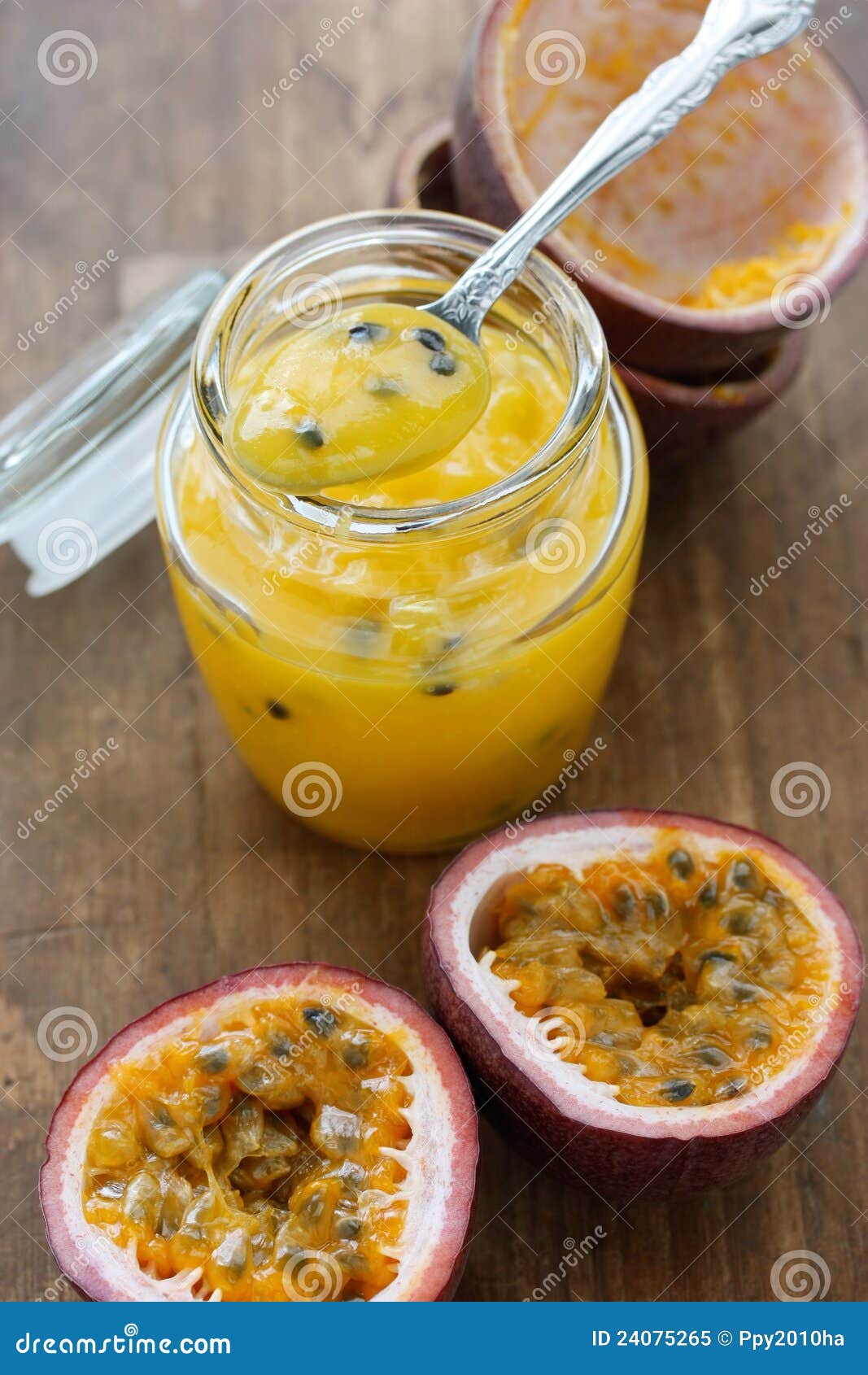 Cagliata Della Passiflora Commestibile Immagine Stock - Immagine di ...