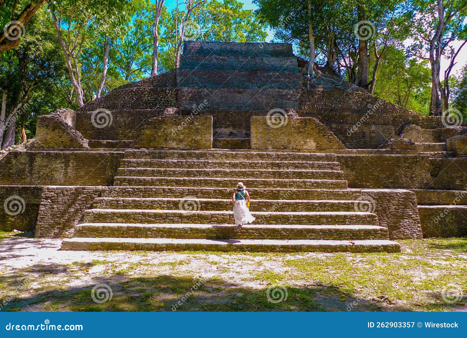 Cahal Pech mayan ruins stock image. Image of site, civilization - 262903357