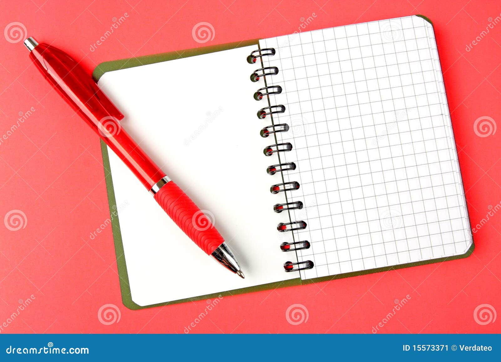 Cahier Ouvert Et Crayon Lecteur Rouge Image stock - Image du bureau ...