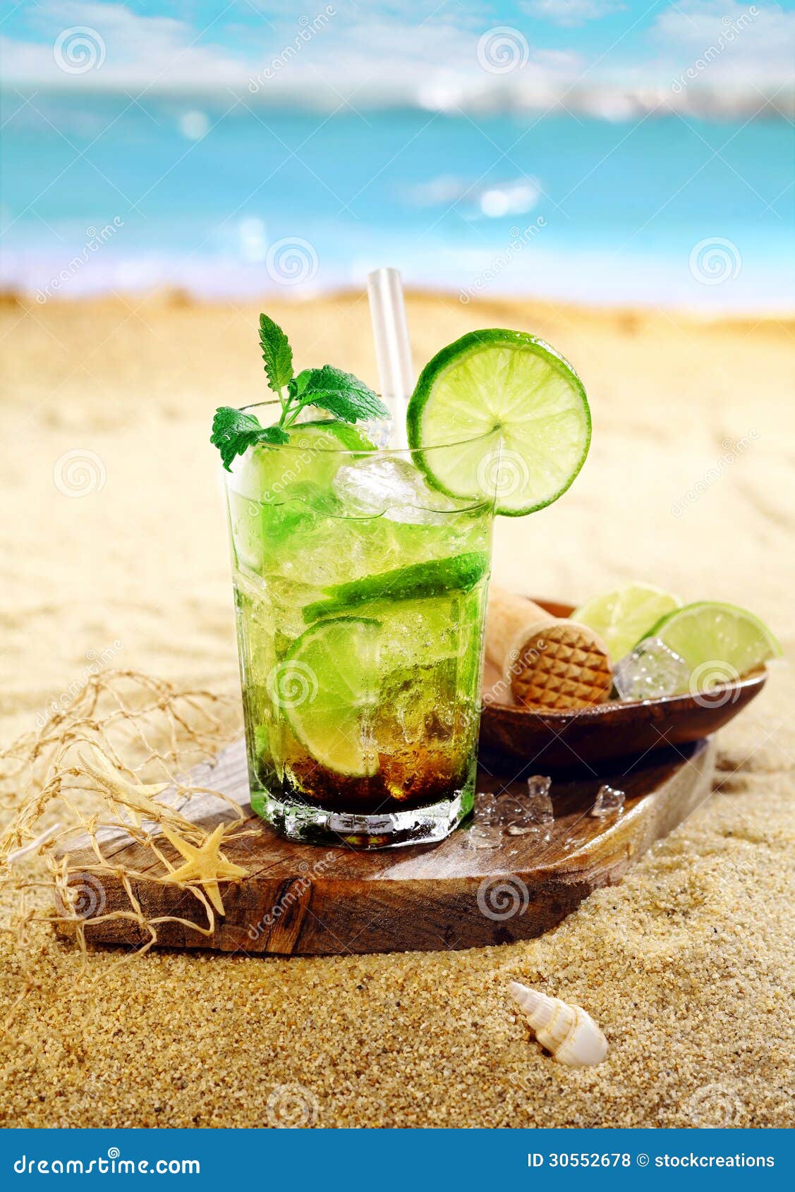 Caipirinha photo stock. Image du image, bleu, citron - 30552678