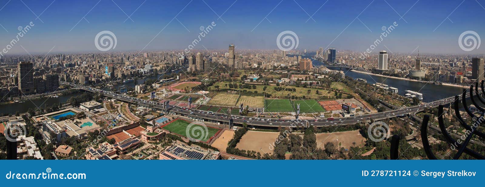 Cairo, Egypt - 05 Mar 2017. Center of Cairo on Nile River, Egypt ...
