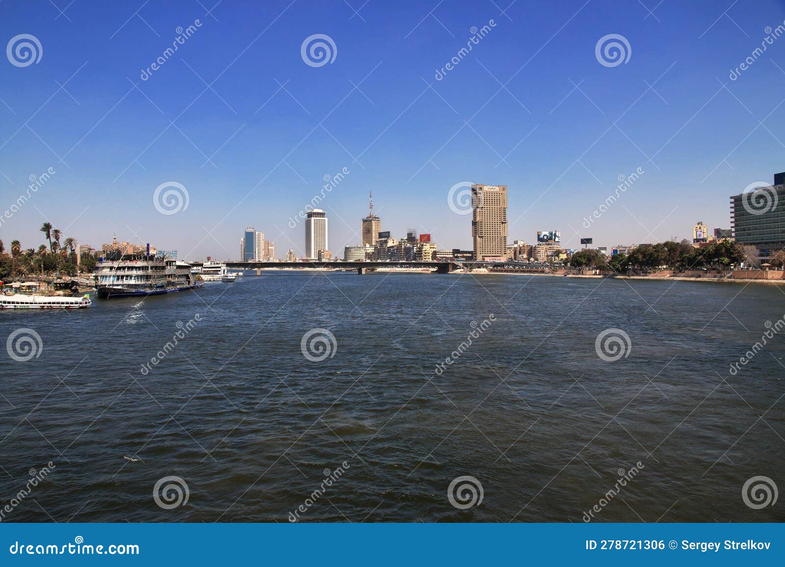 Cairo, Egypt - 05 Mar 2017. Center of Cairo on Nile River, Egypt ...