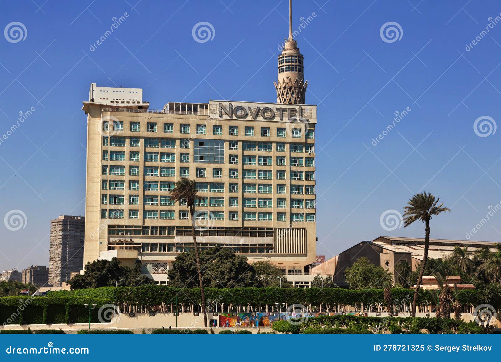 Cairo, Egypt - 05 Mar 2017. Center of Cairo on Nile River, Egypt ...