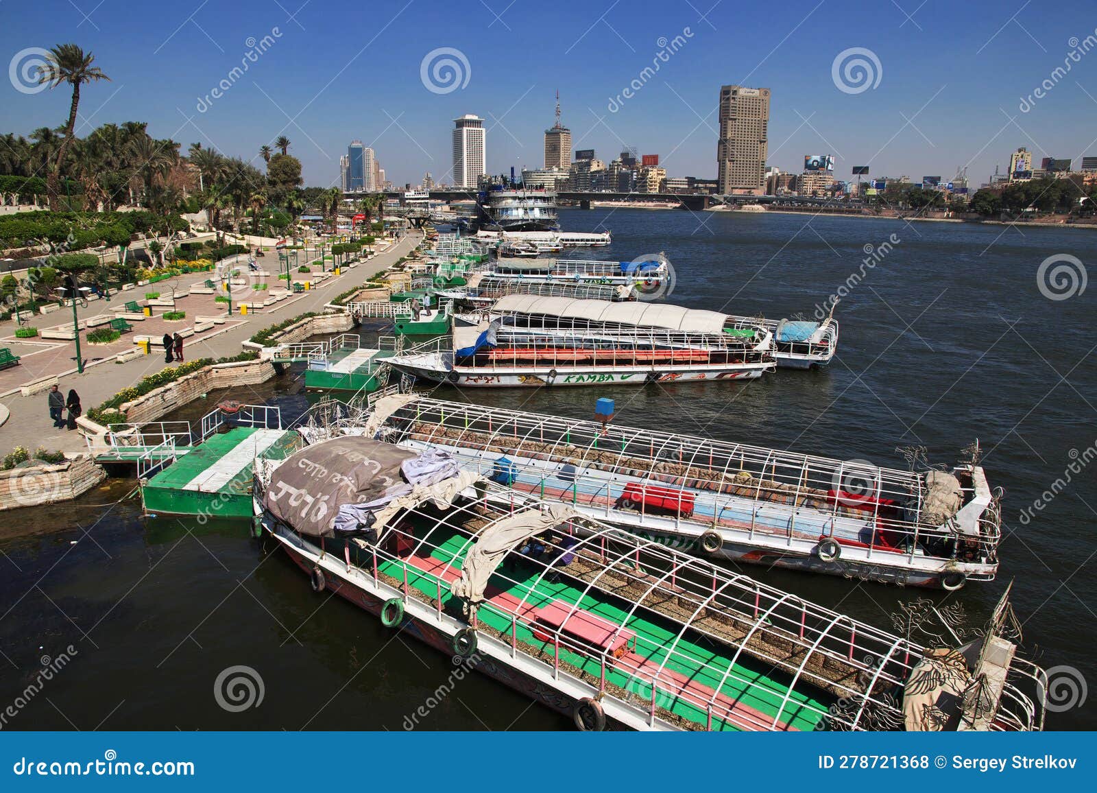 Cairo, Egypt - 05 Mar 2017. Center of Cairo on Nile River, Egypt ...