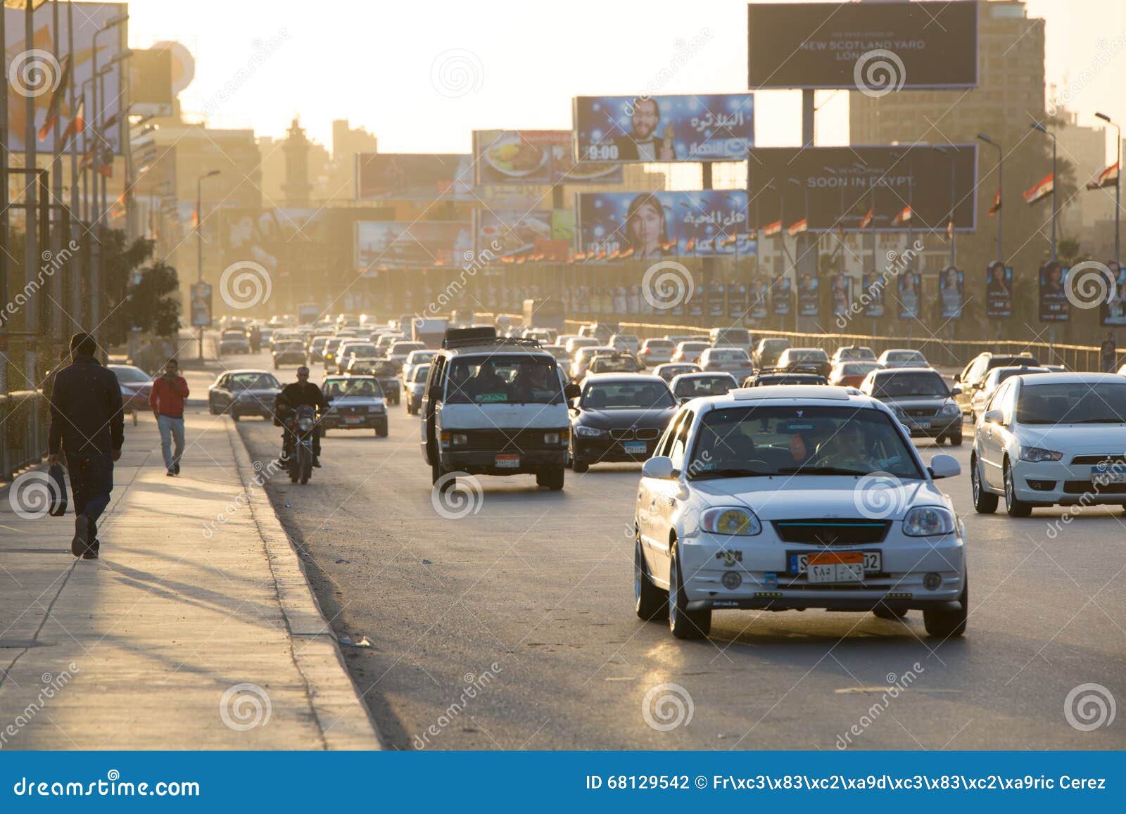 Cairo traffic at dusk editorial photography. Image of east - 68129542