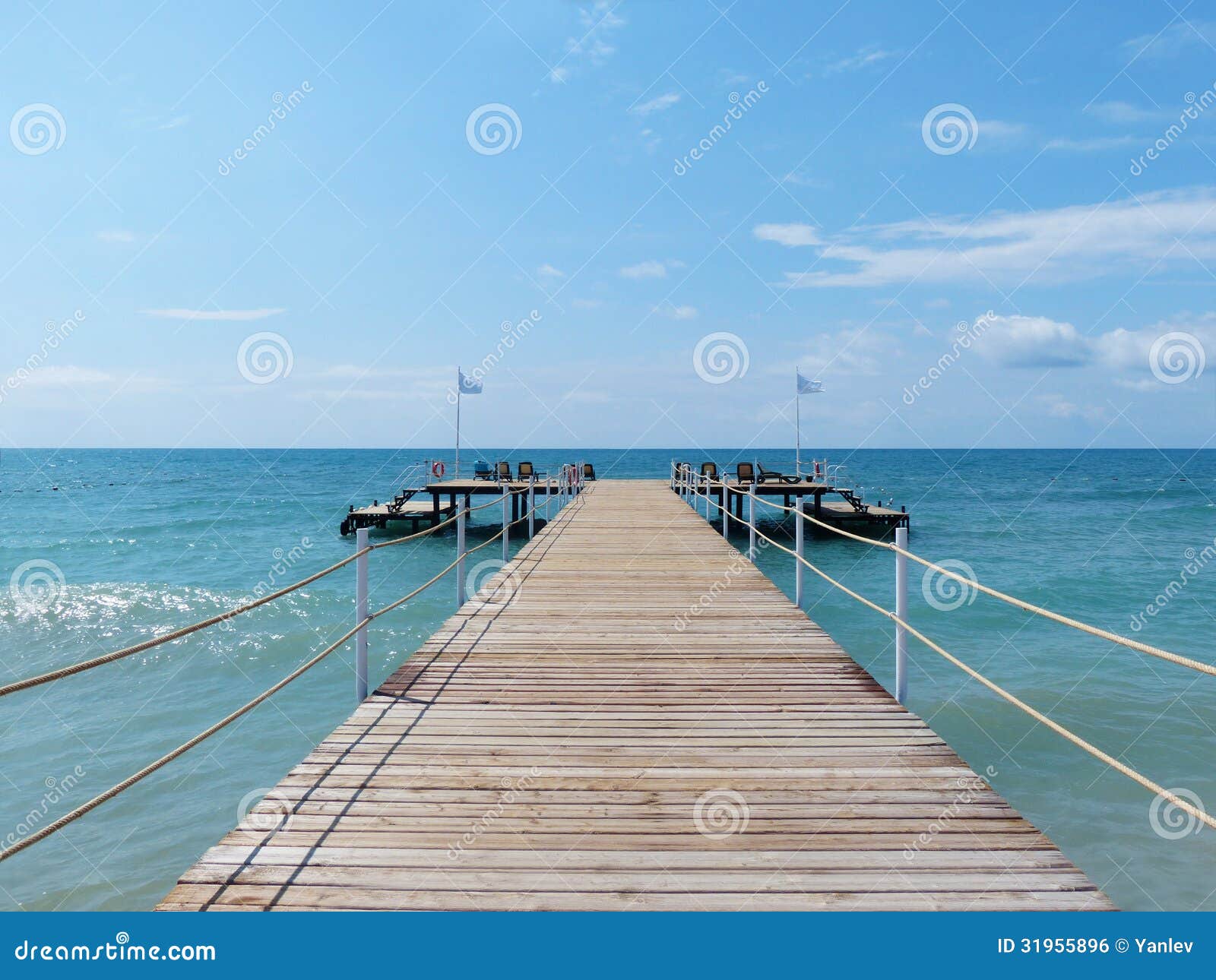 Cais na praia foto de stock. Imagem de turismo, ninguém - 31955896