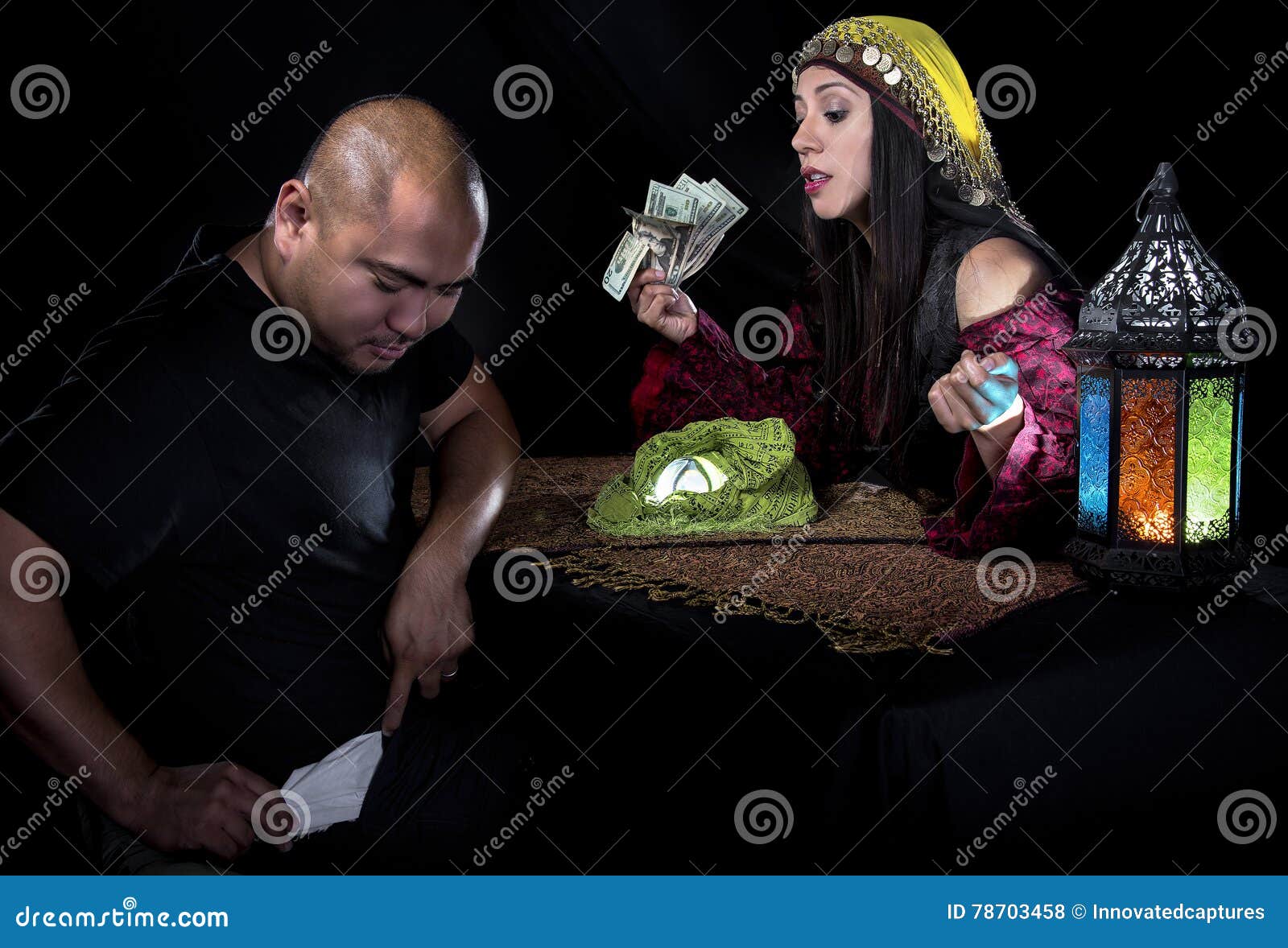 Caixa De Fortuna Do Escroque Foto de Stock - Imagem de esfera, crime ...