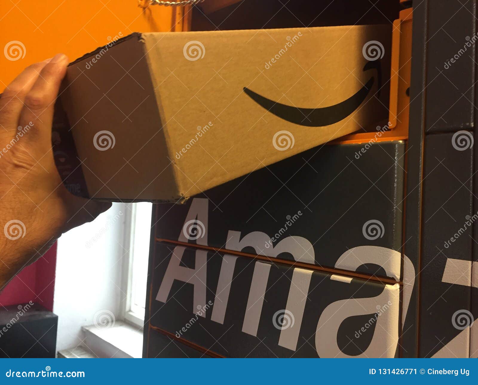 Caixas Principais Das Amazonas Foto Editorial - Imagem de pacote, caixa ...