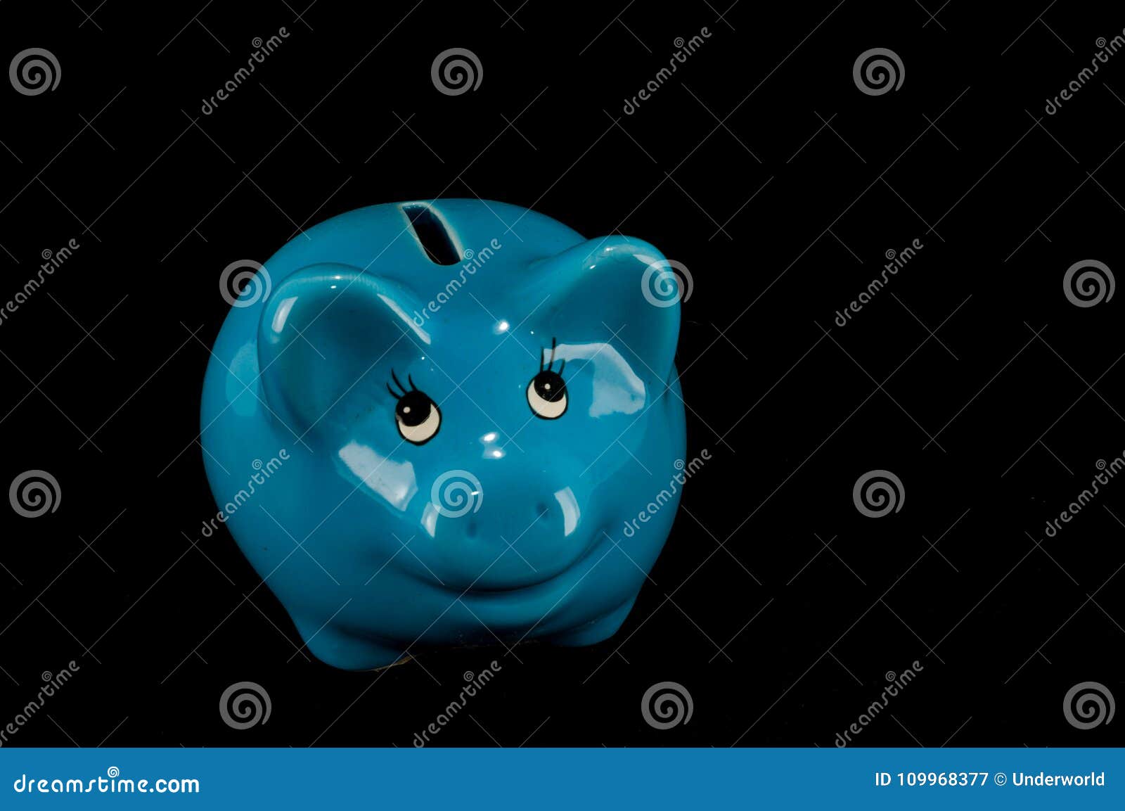 Caja Azul De La Hucha O De Dinero Aislada Imagen de archivo - Imagen de ...