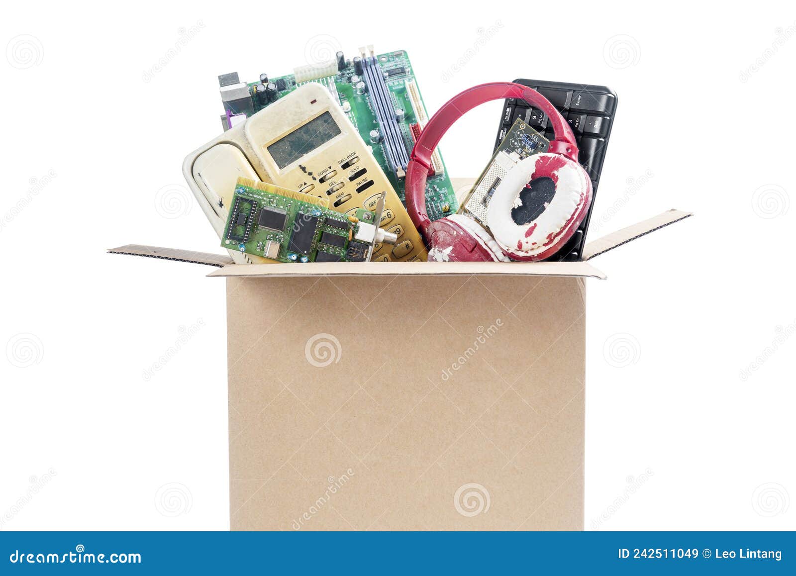 Caja Con Material Desechado Imagen de archivo - Imagen de viejo ...