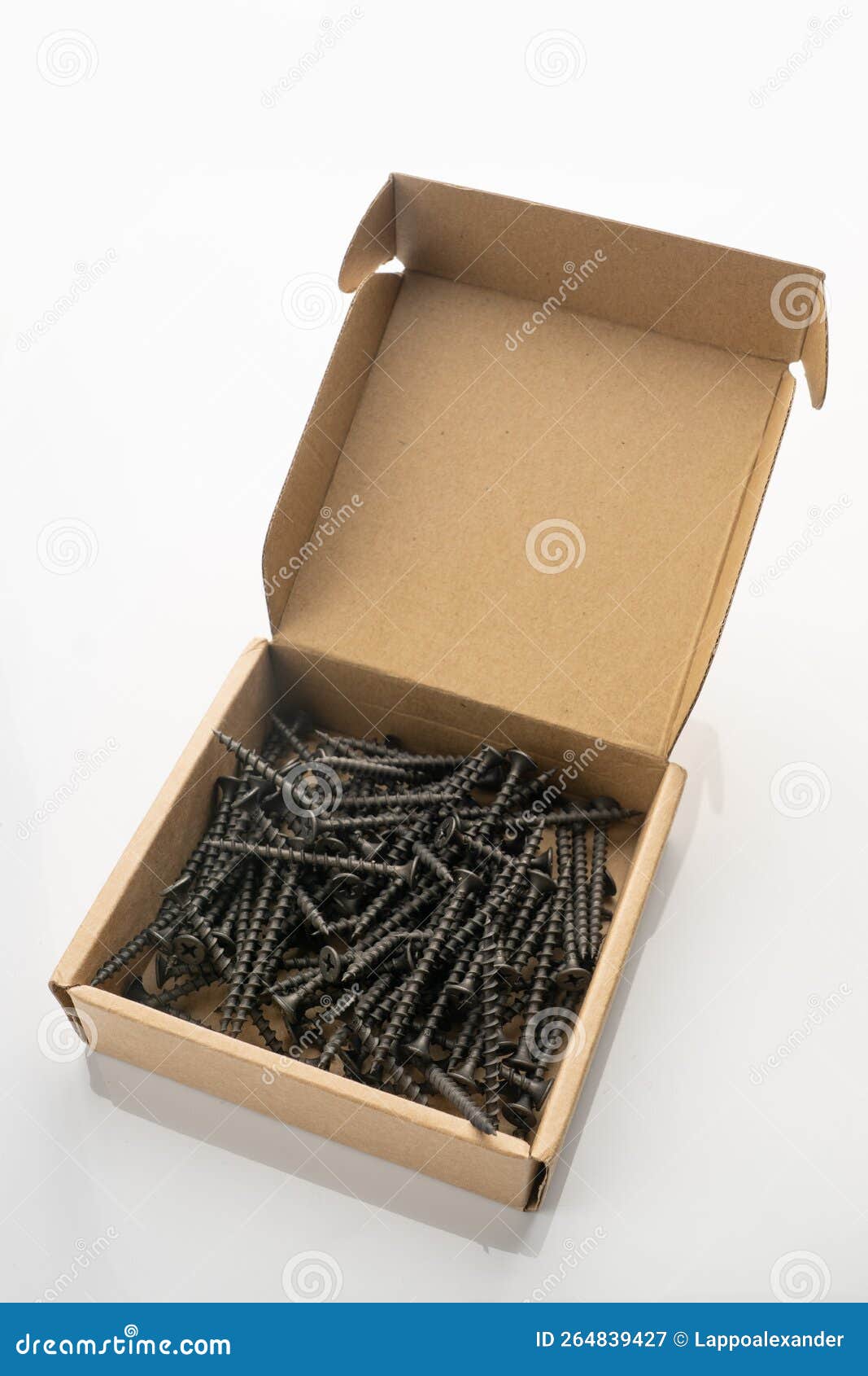Caja Con Tornillos Sobre Fondo Blanco Imagen de archivo - Imagen de ...