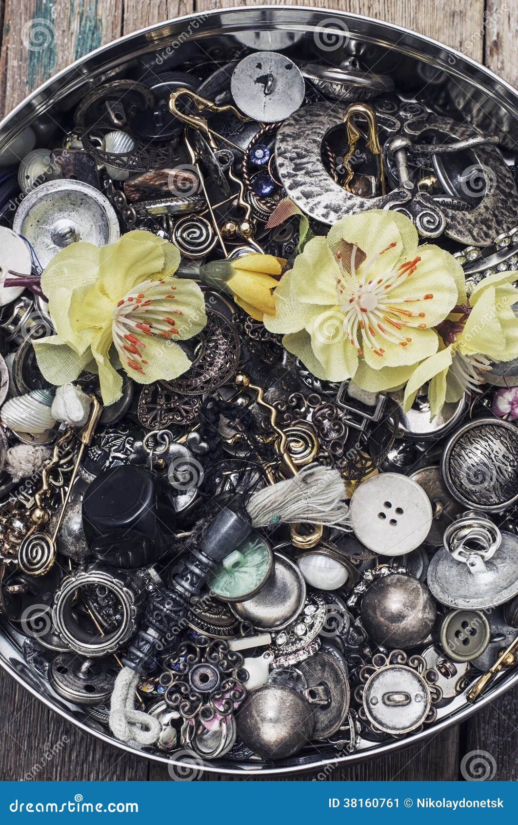 Caja de botones imagen de archivo. Imagen de arte, costura - 38160761